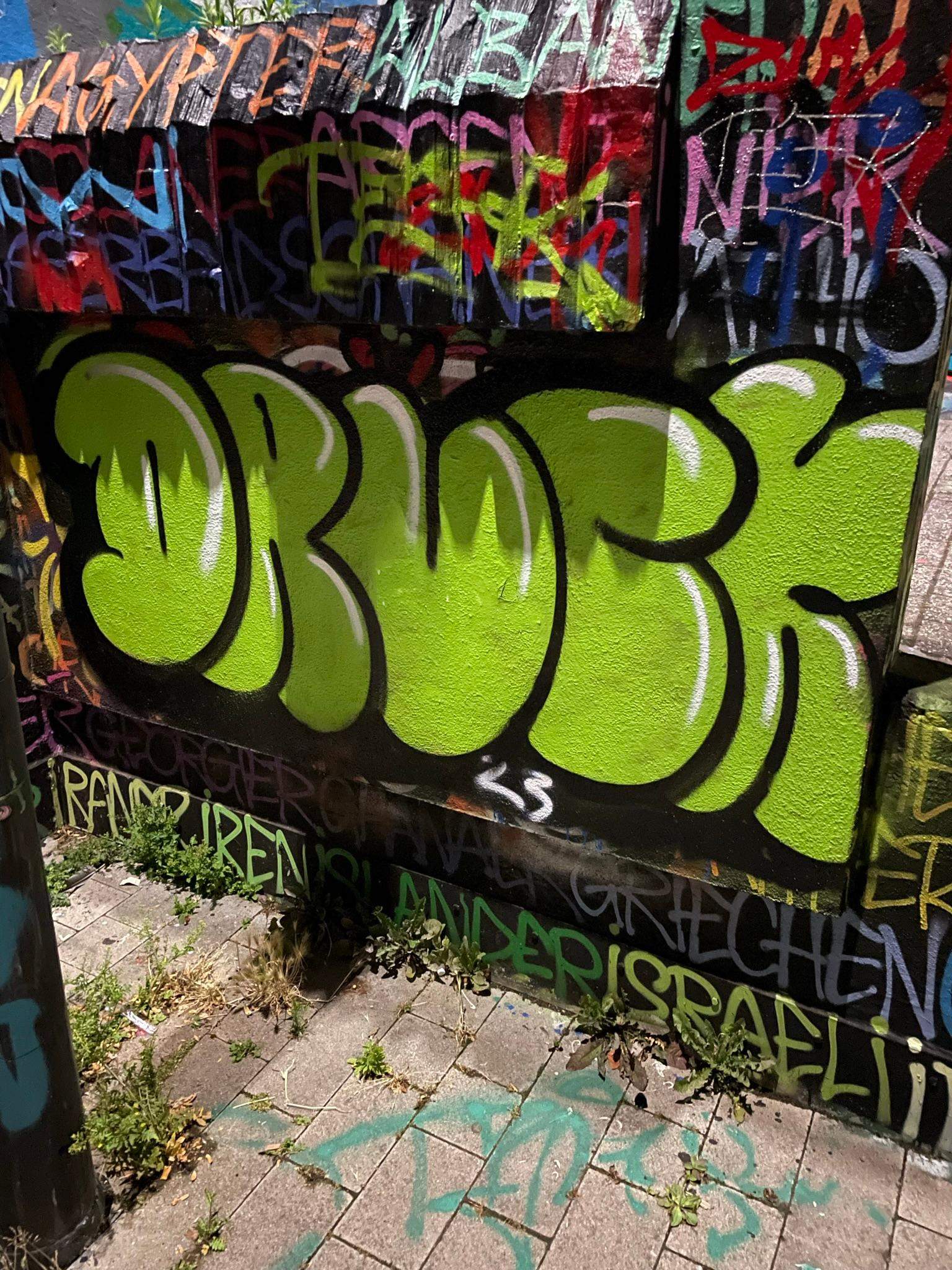 Habt ihr Verbesserungstipps bei dem Graffiti? (Kunst, Farbe, zeichnen)