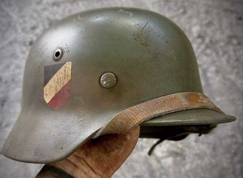 Hallo An die milittaria Sammler Community ist dieser Stahlhelm ein ...