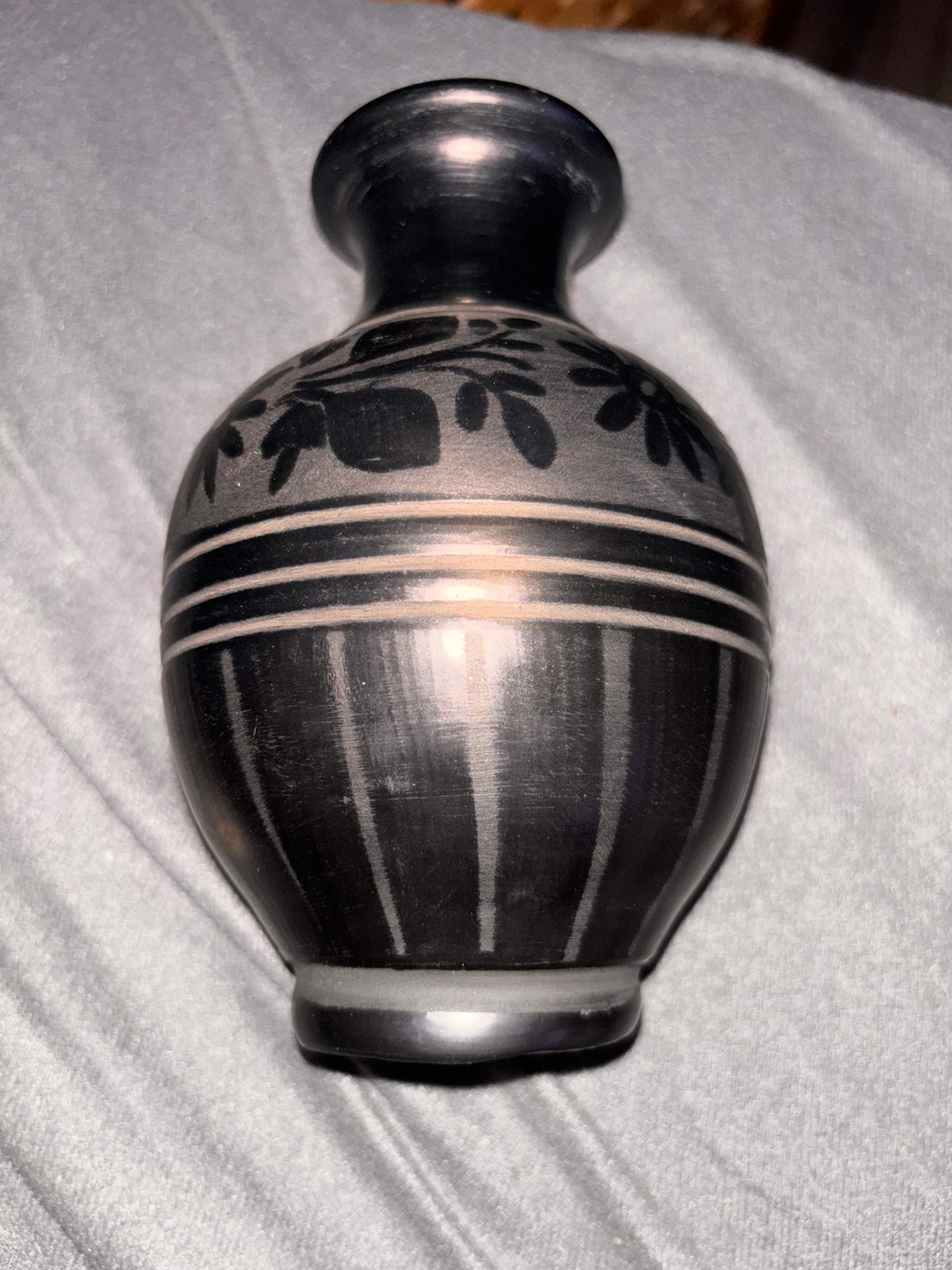 Hallo Habe diese Vase gefunden hat irgendjemand eine Idee was die ...