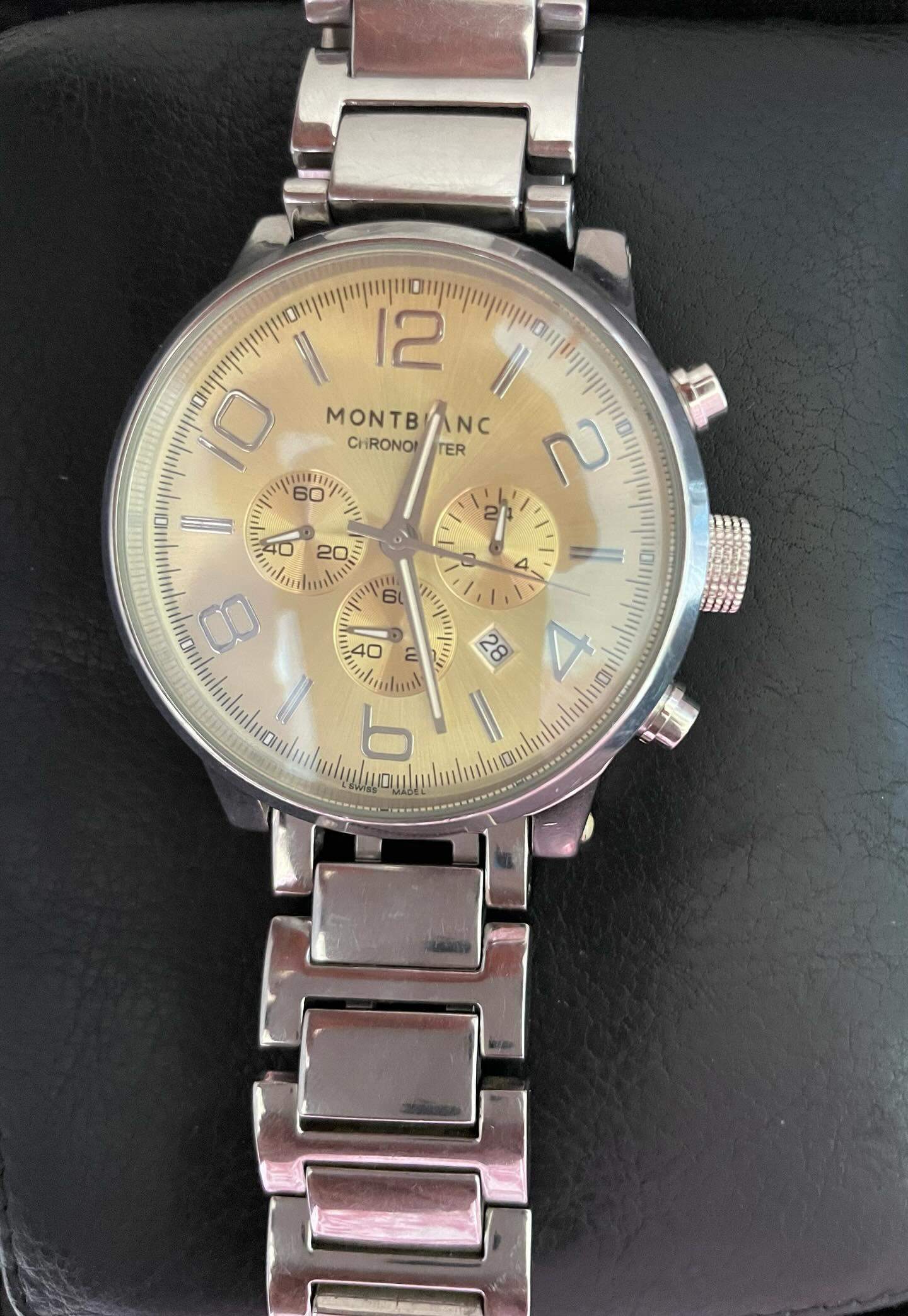 Hallo, ich wollte mal fragen, ob sich jemand mit Uhren auskennt und mir sagen könnte, ob die ...