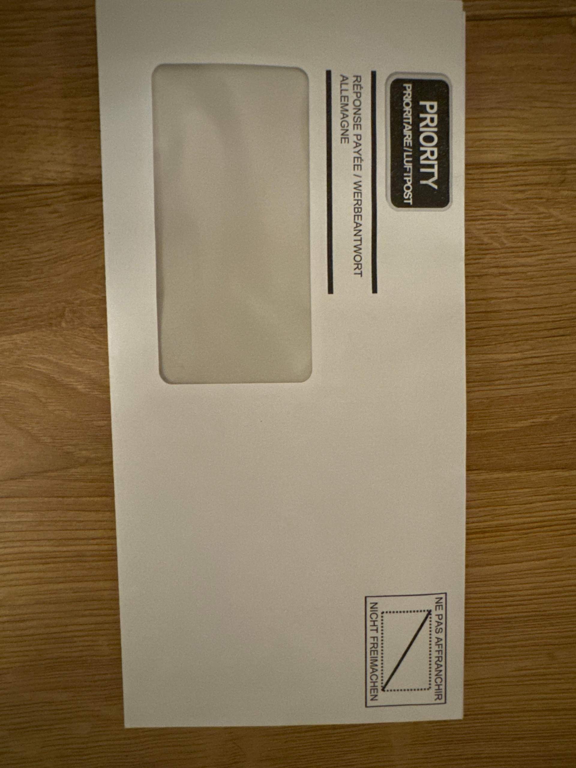 Hallo Leute, Das steht auf einem Briefumschlag von einer Bank, den ich ...