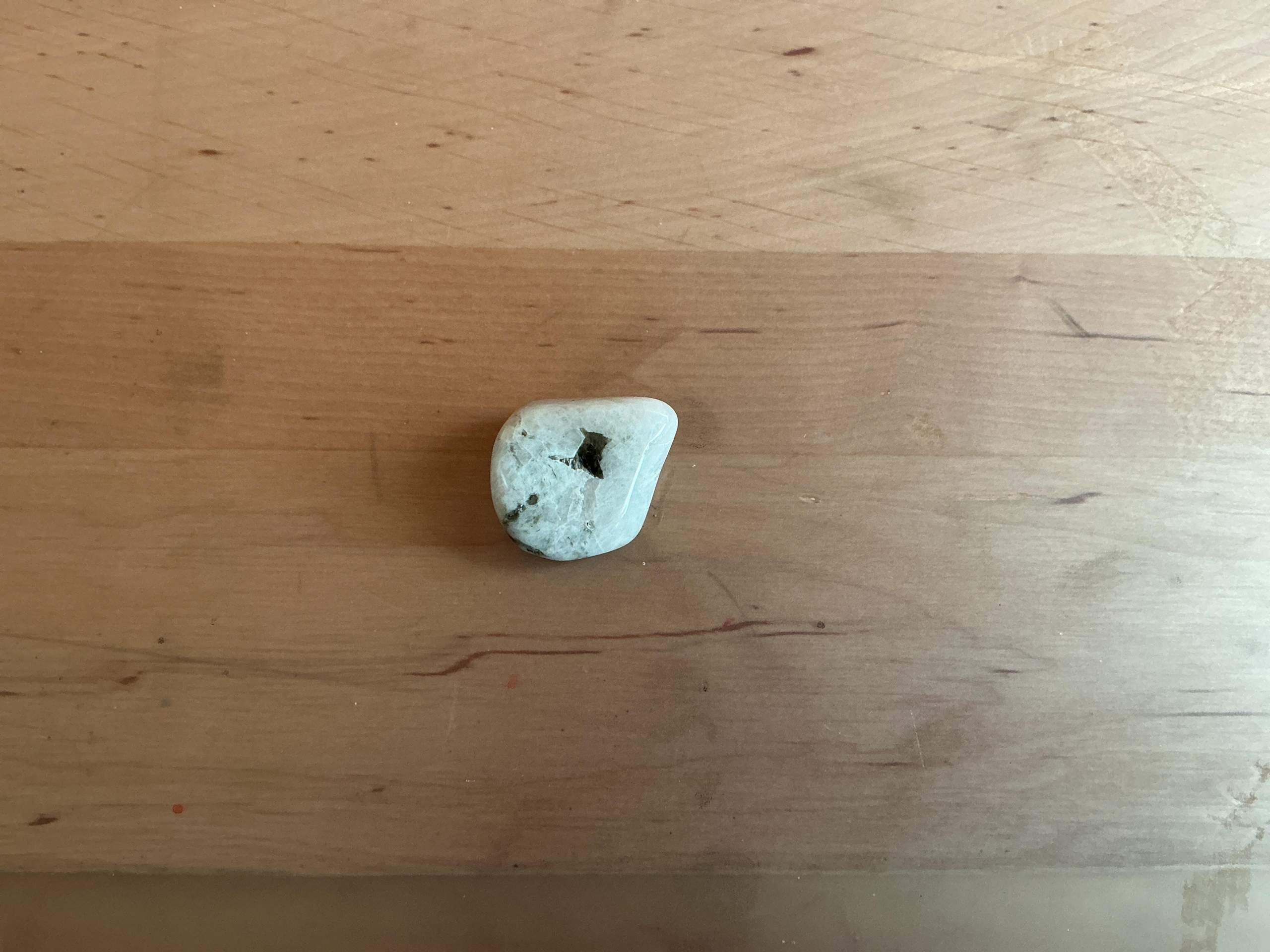 Hallo weiß jemand was für ein Mineral das ist? (Mineralien, Heilsteine ...