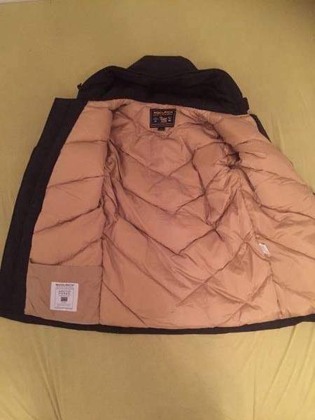 hallo zusammen :) Kennt sich wer mit Woolrich-Parkas aus und kann mir ...