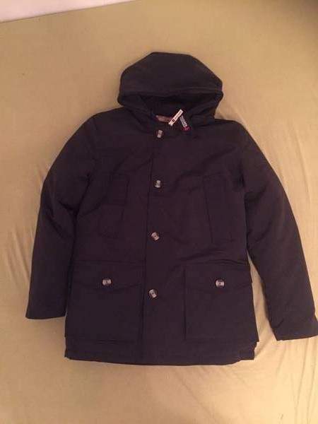 hallo zusammen :) Kennt sich wer mit Woolrich-Parkas aus und kann mir ...