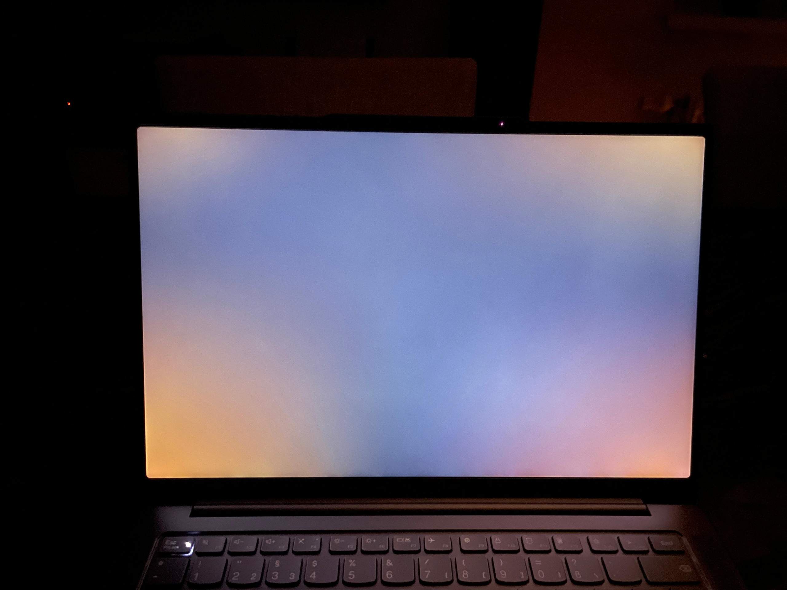 Hat der Laptop backlight bleeding? (PC, Notebook, Bildschirm)