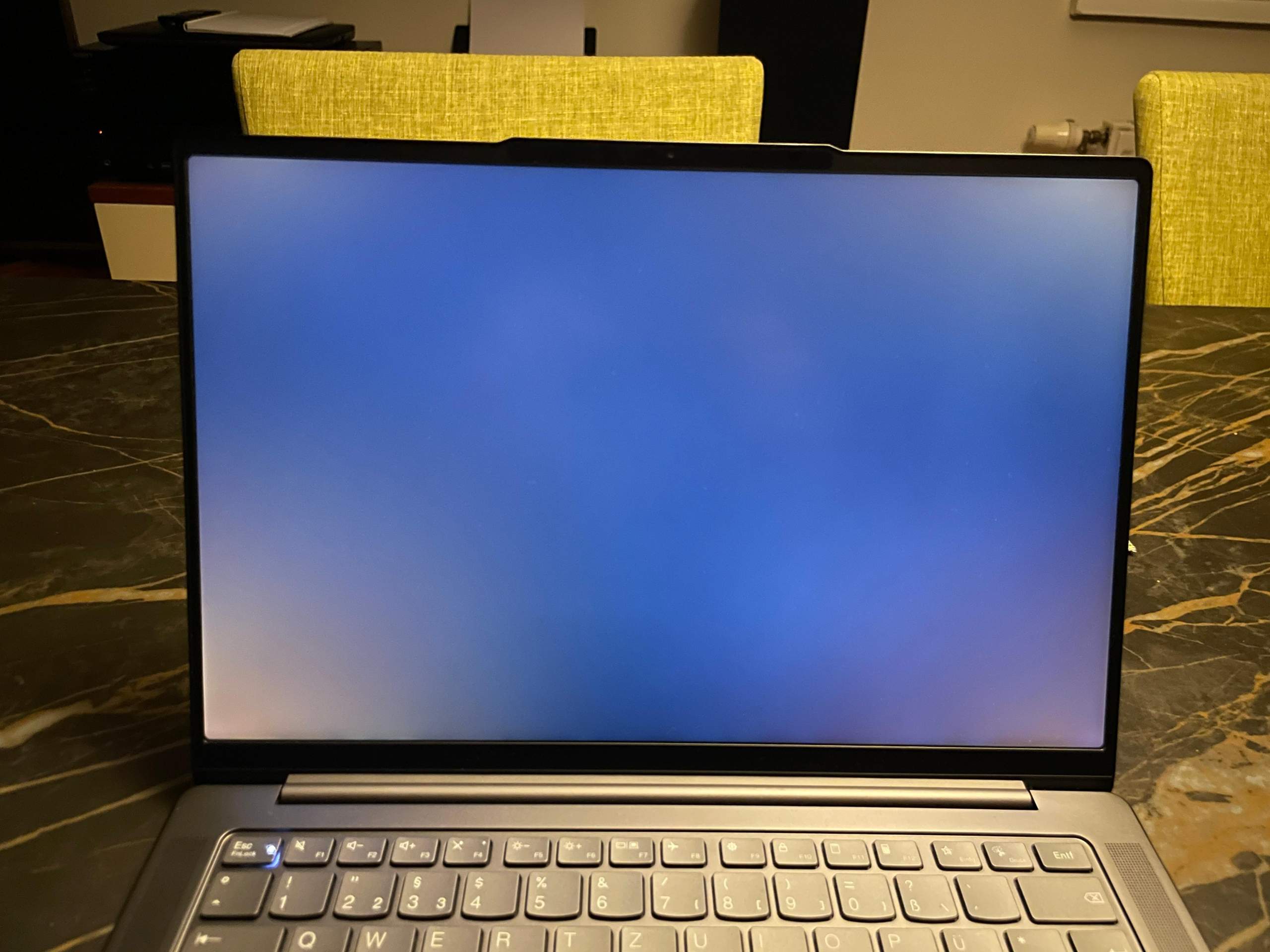 Hat der Laptop backlight bleeding? (PC, Notebook, Bildschirm)