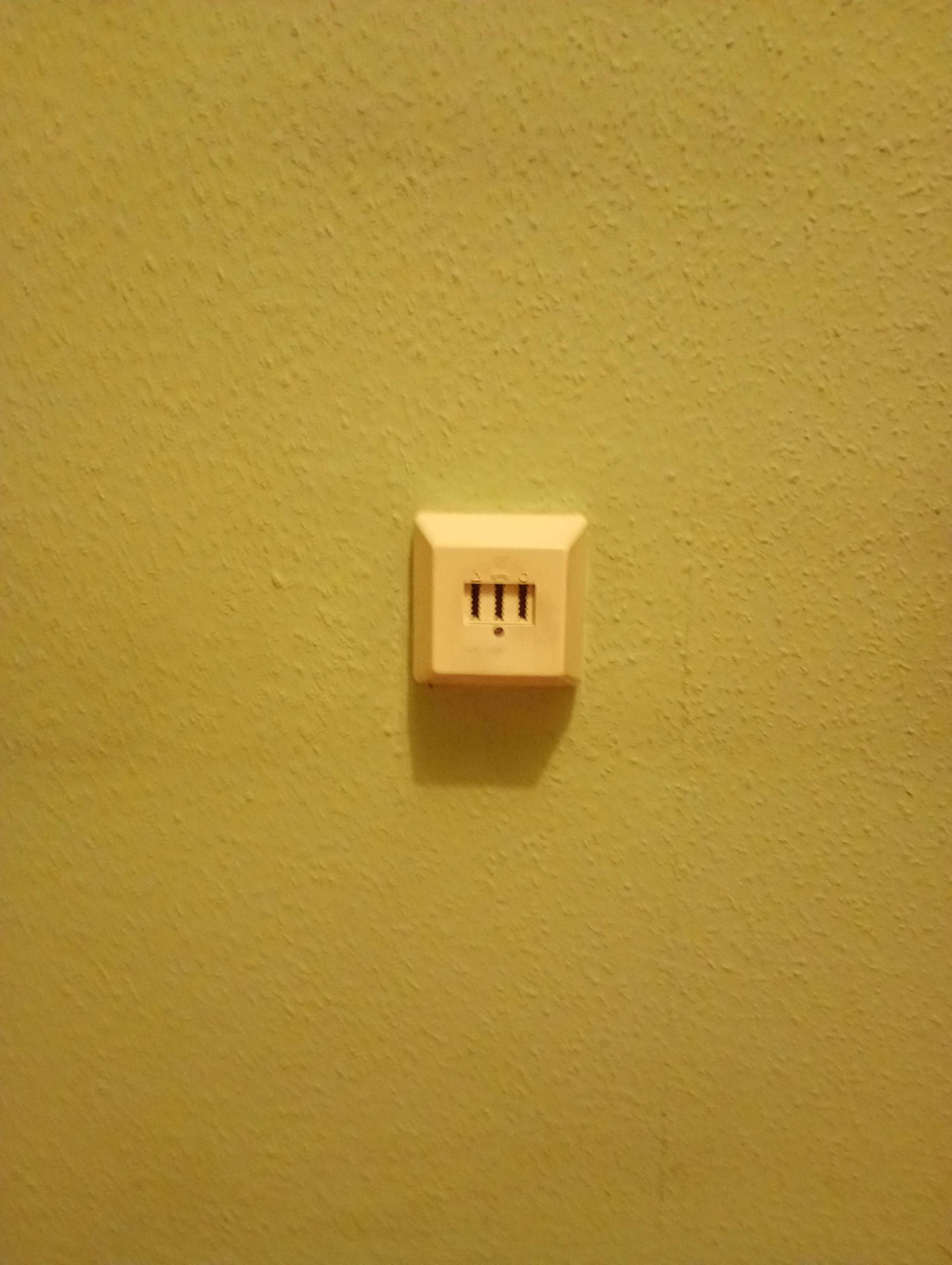 Hat diese Steckdose ein Funktion? (Strom, Elektrik, Kabel)