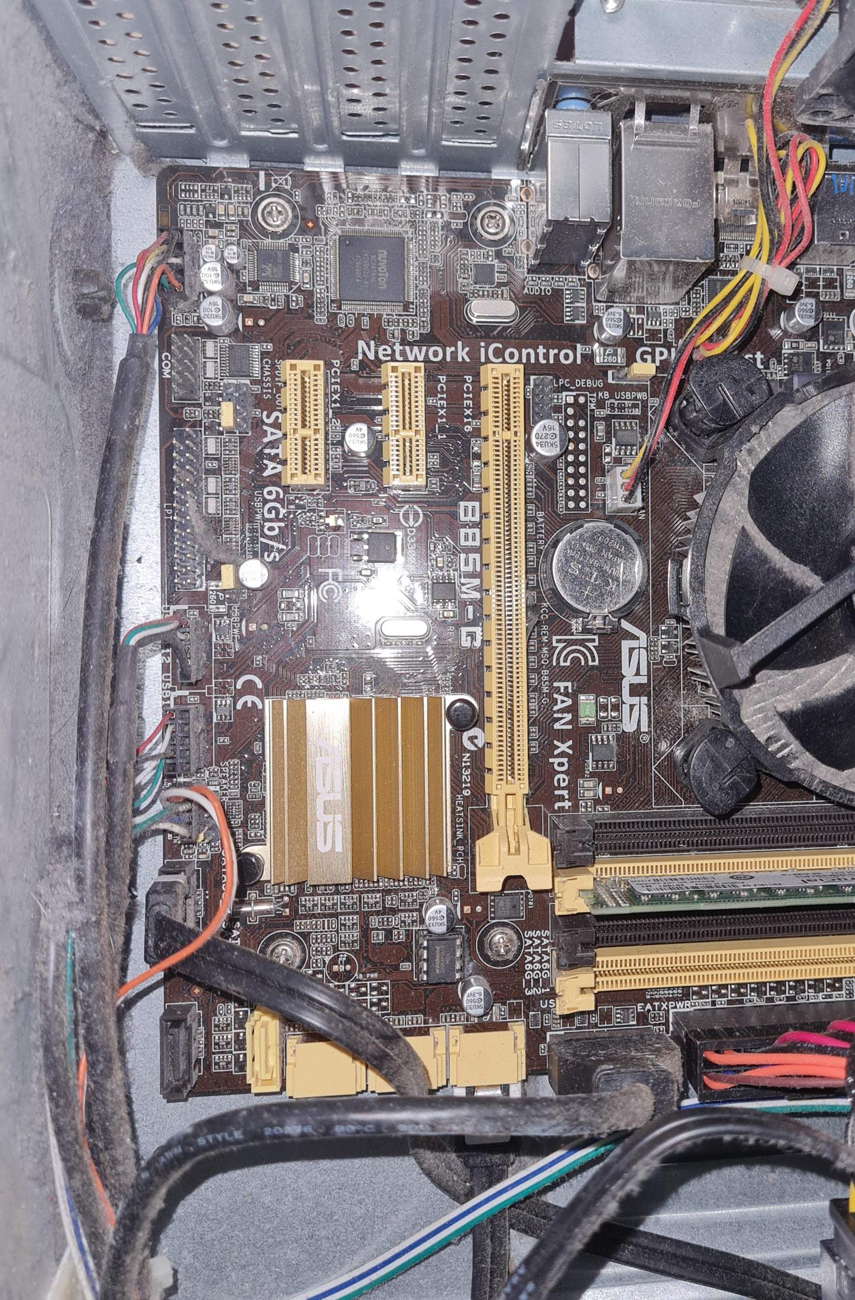 Hat dieses Motherboard schon ein Wifi Chip? (WLAN, Mainboard ...