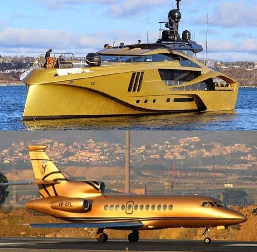 Hat man bei Frauen mehr Chancen mit einem Privat Jet und einer Yacht ...