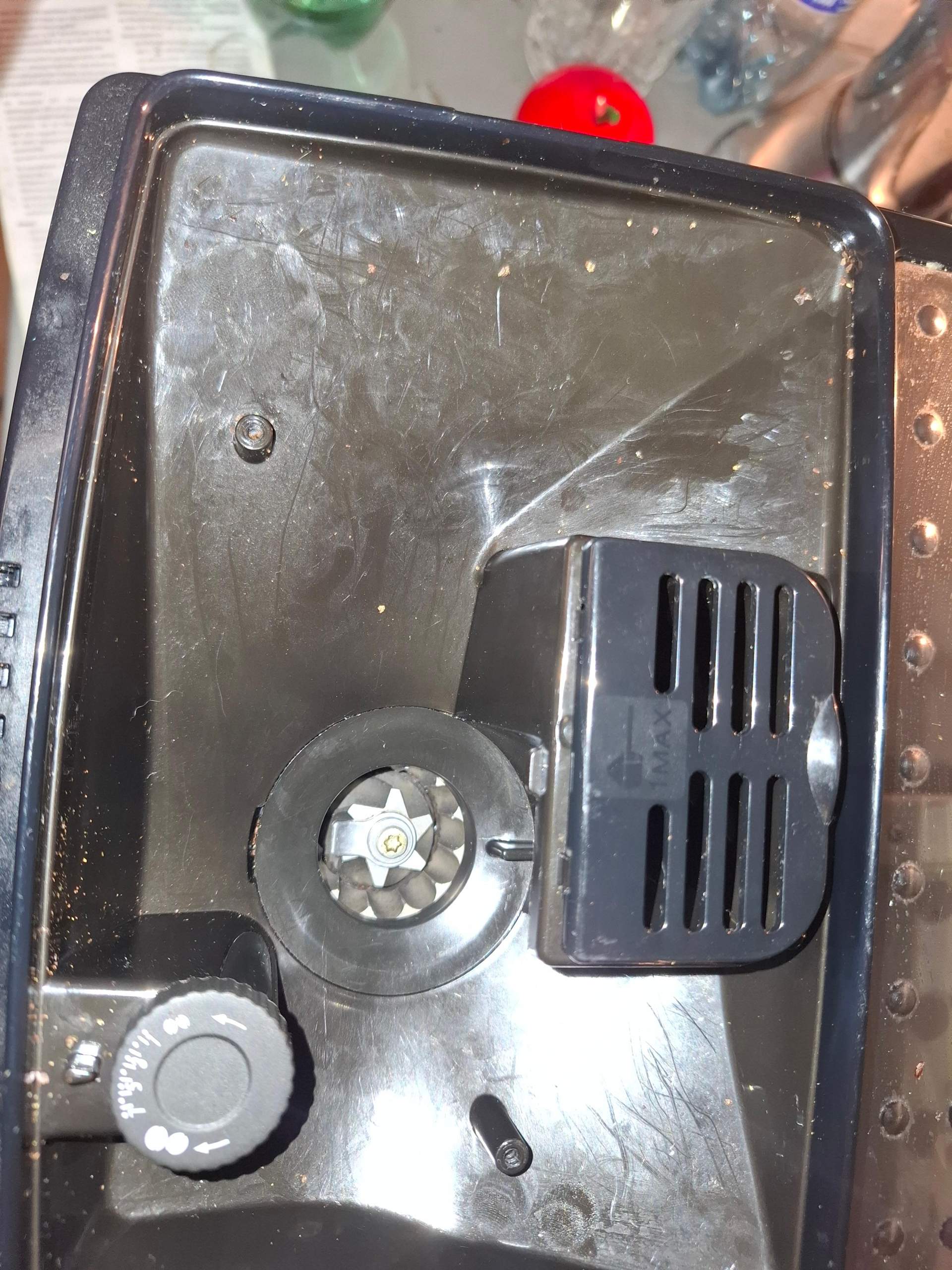 Hi also mein Bohnenmalwerk im De Longhi ist sauber aber es dreht sich ...