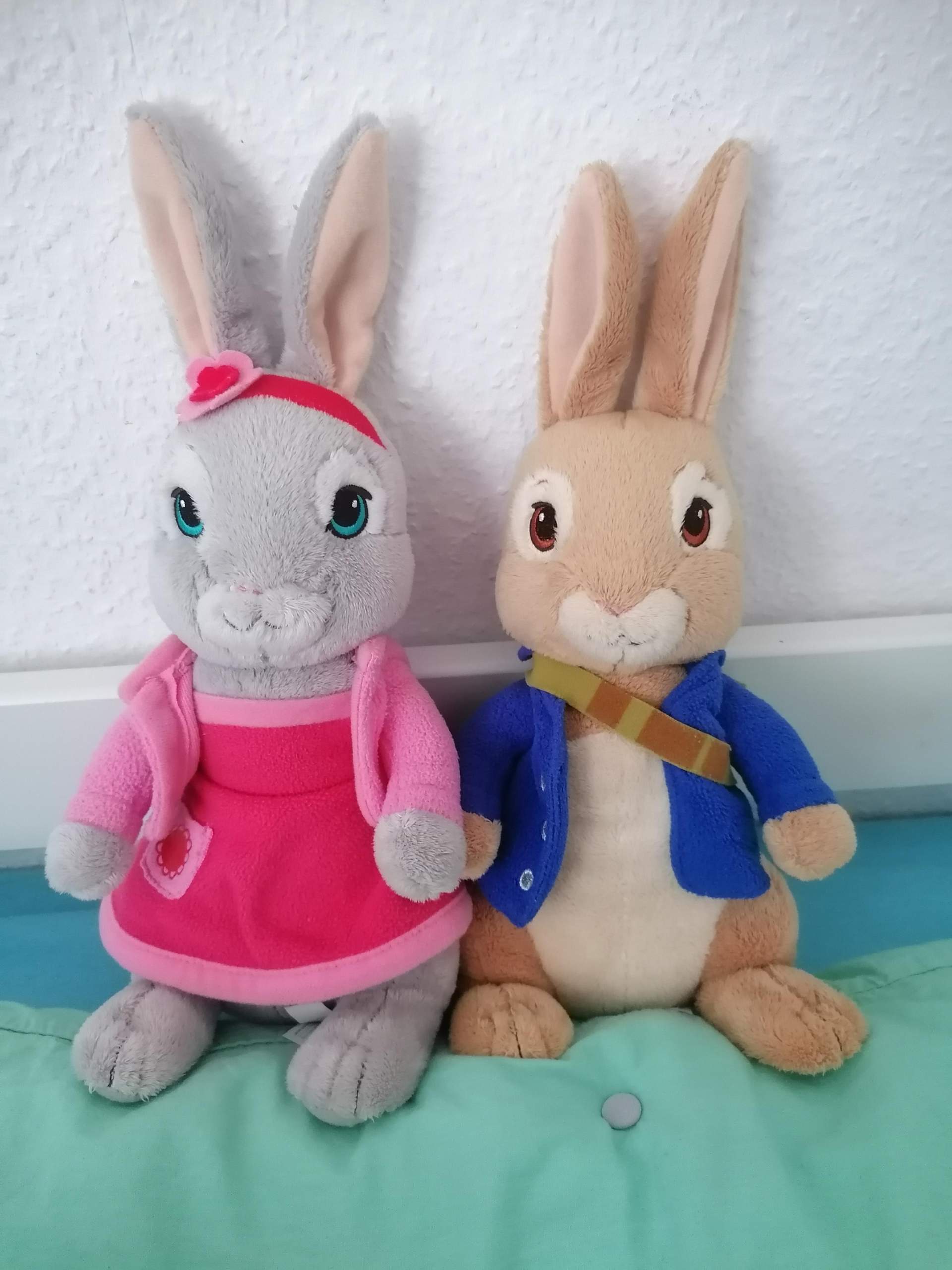 Hi! Ich mag Peter Hase sehr und schaue die Serie diese Zeit sehr oft an ...