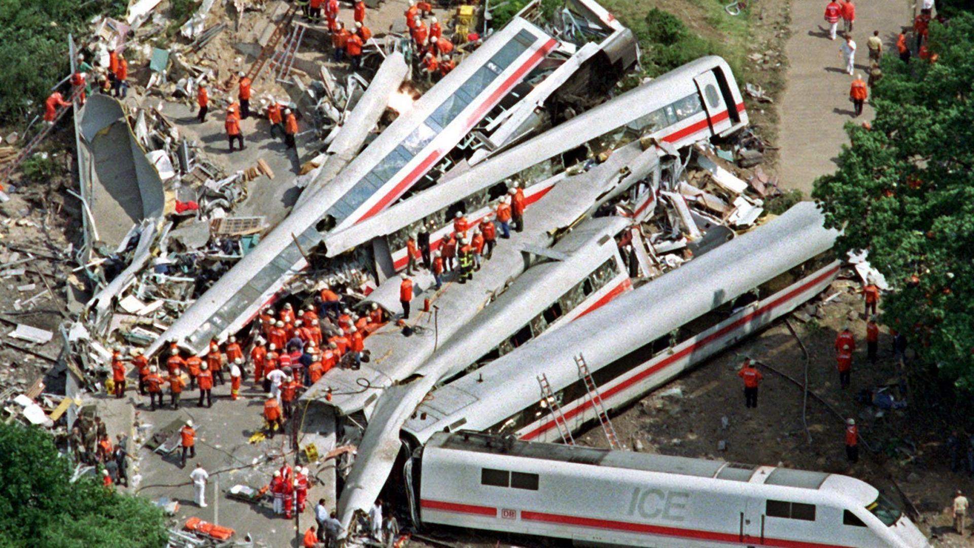 „ICE 884 Wilhelm Conrad Röntgen“? (Deutsche Bahn)