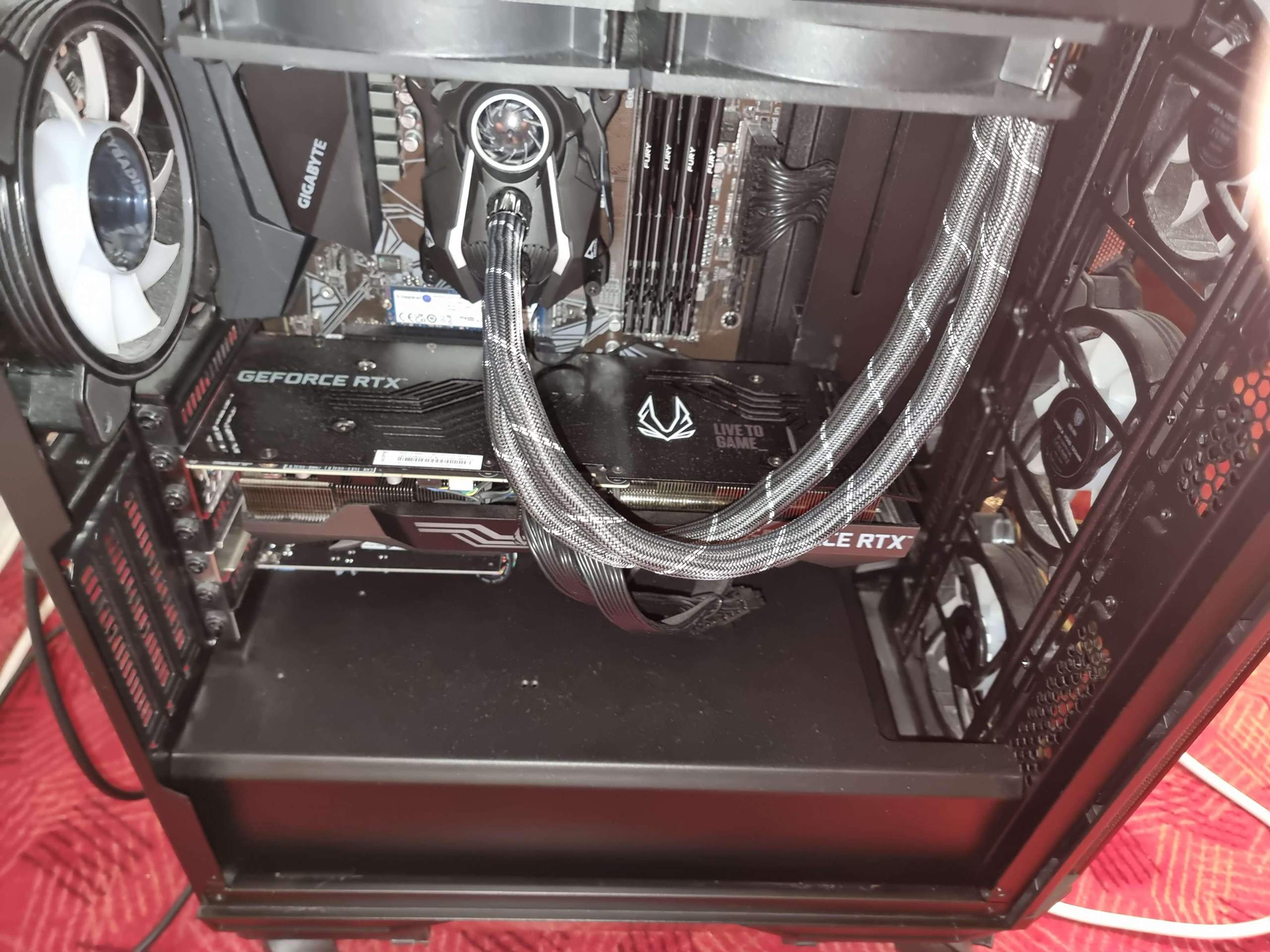 Ich hatte letztes Jahr mein PC gereinigt und so schaut er wieder leicht ...