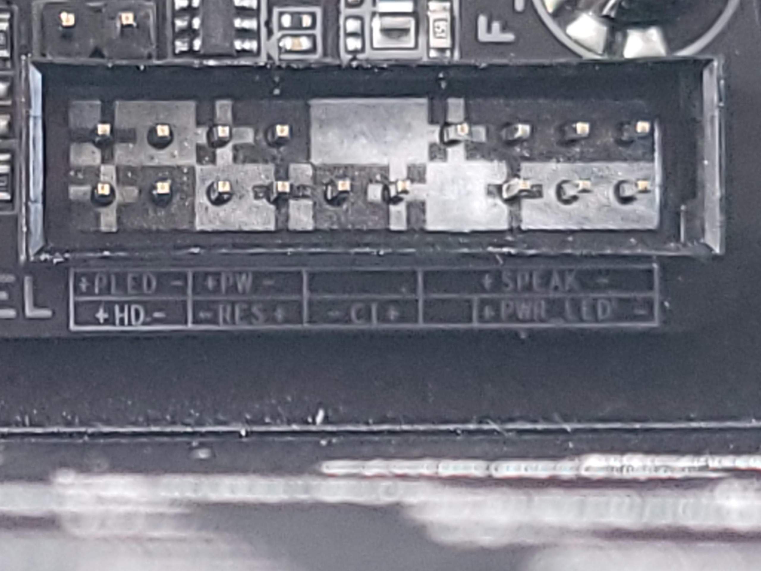 Ich versthe die bezeichnungen mit den PLED und links ist ein Plus und ...