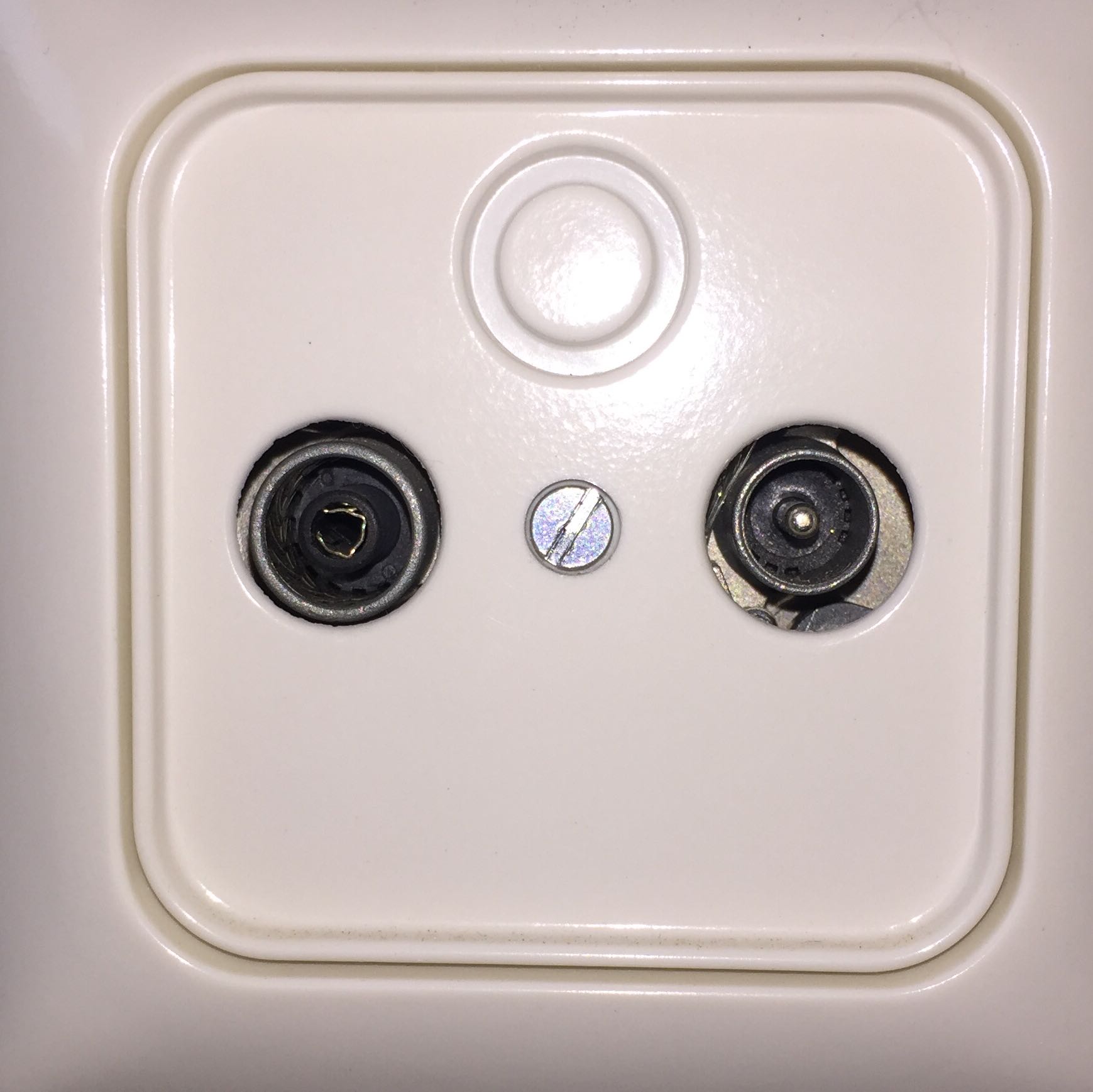 In welchen Anschluss muss das TV Kabel?