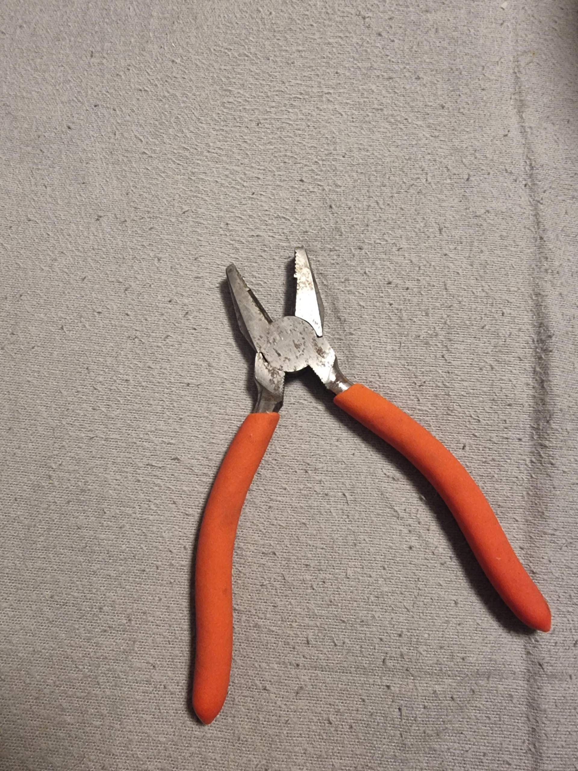 Isolierte Zange? (Elektronik, Strom, Werkstatt)