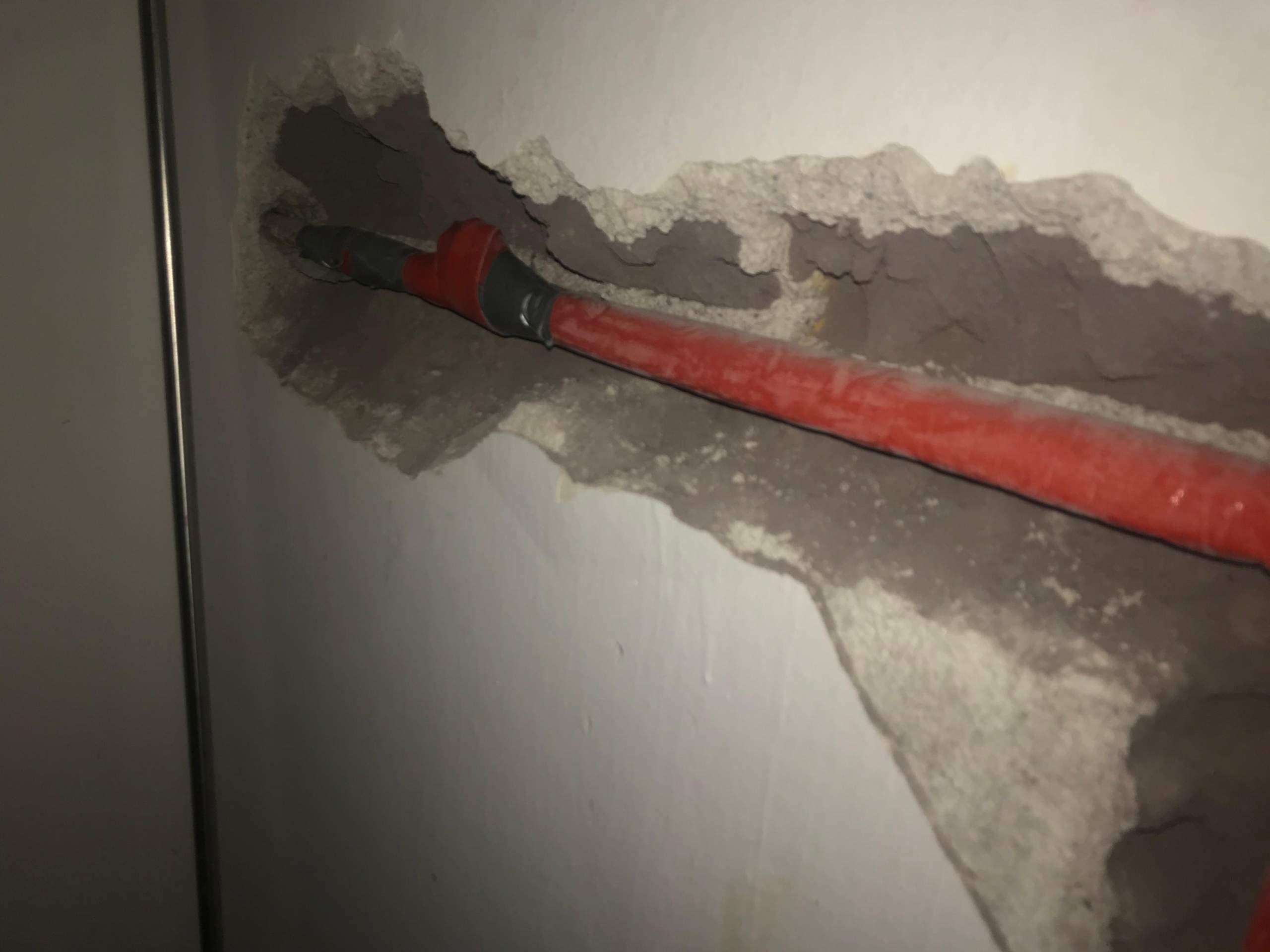 Ist auf den Fotos Asbest zu erkennen? (Sanierung)