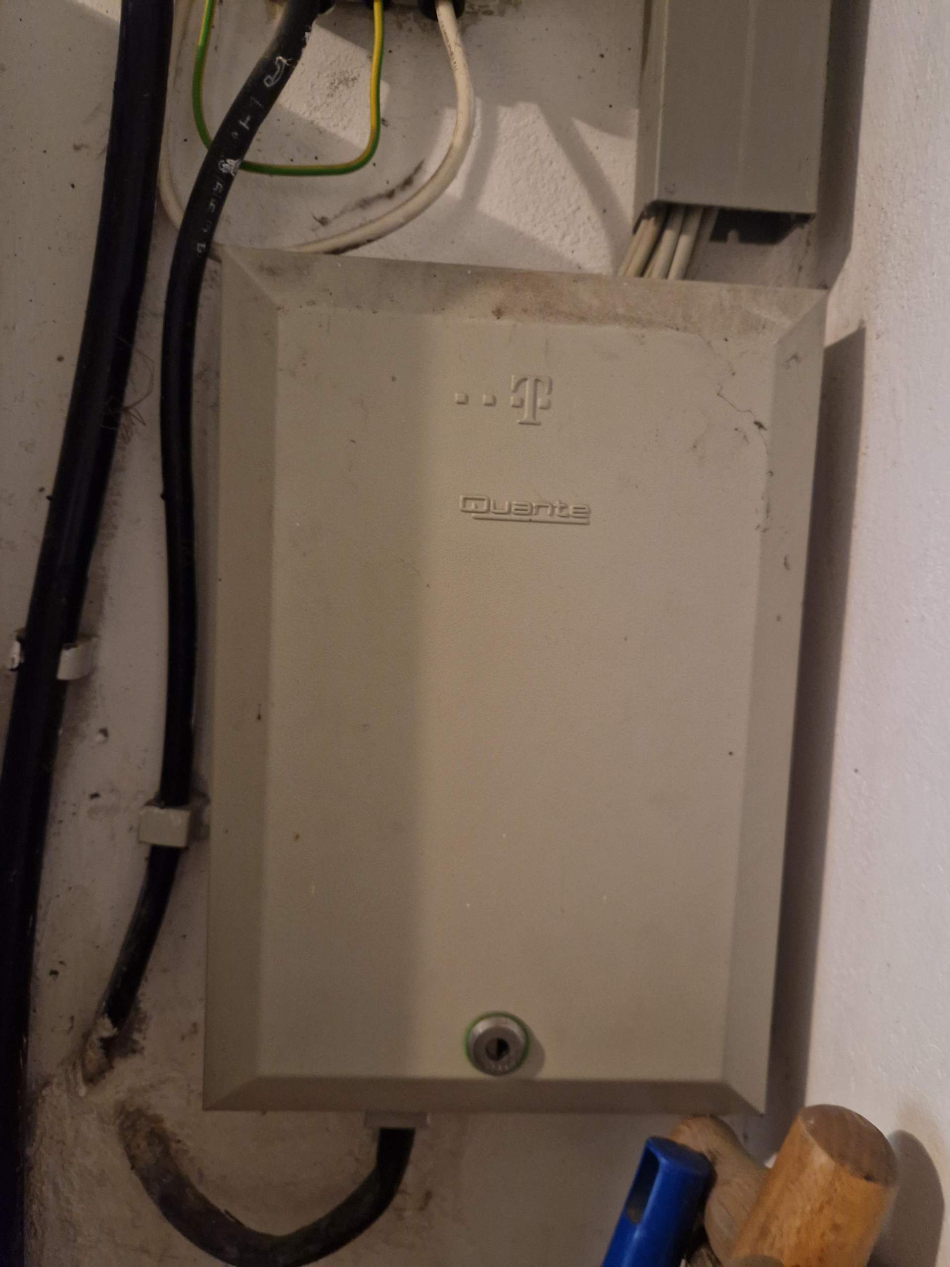 Ist das der Hausanschluss für DSL? (Internet, Telekom, DSL-Anschluss)