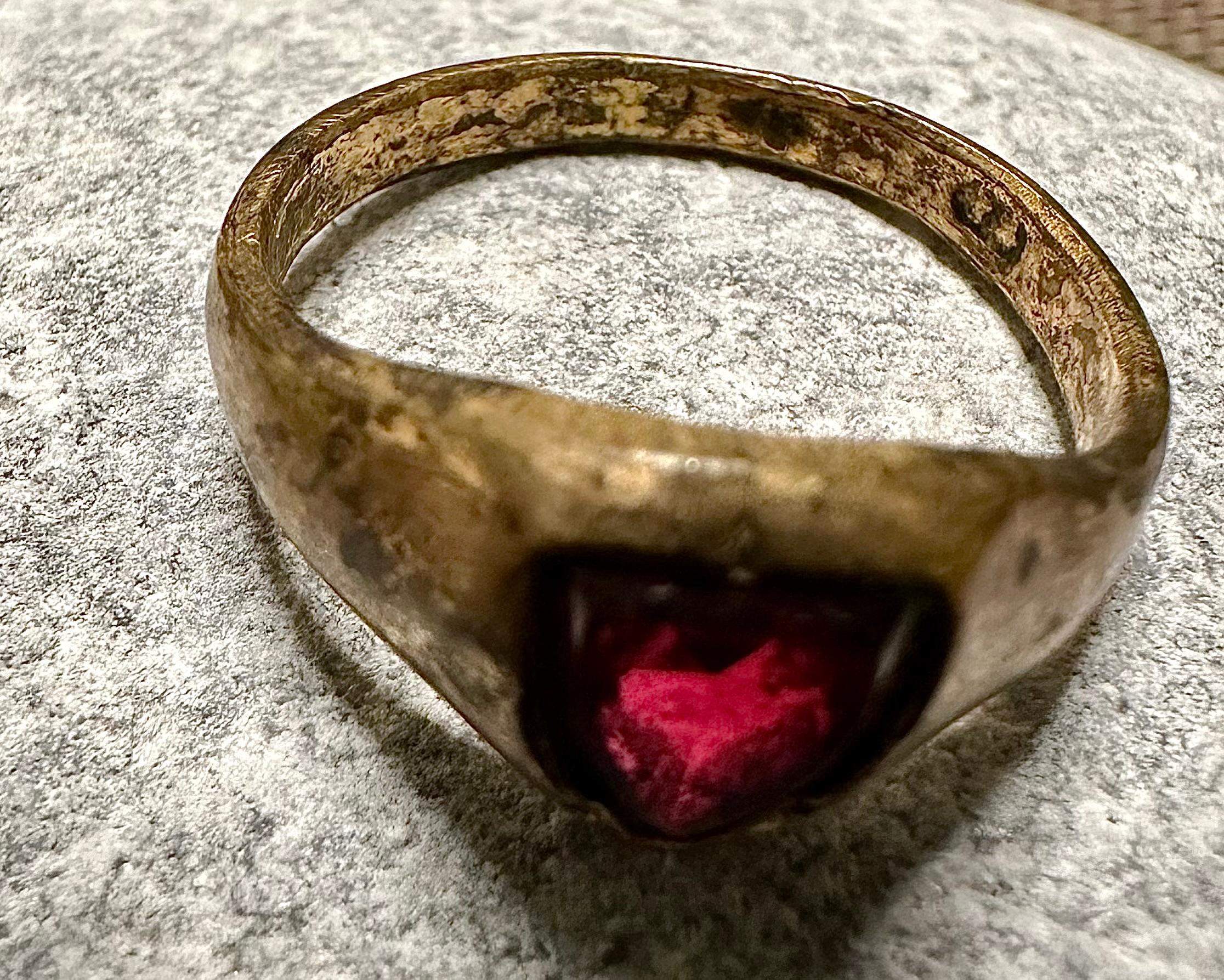 Ist das ein Messing Ring? Erkennt man die Echtheit des Steines ...
