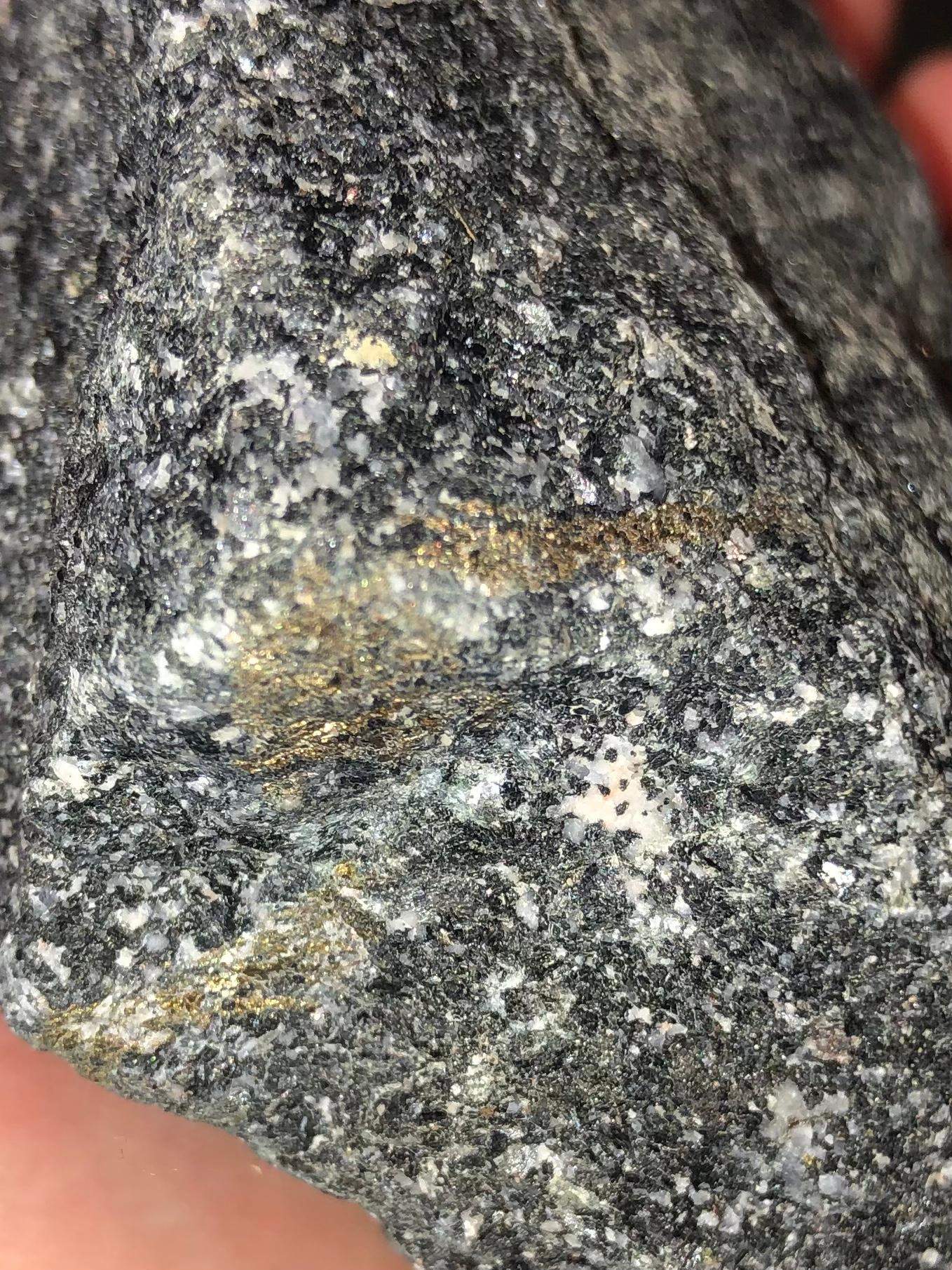Ist das Gold dort im gefundenen Stein? (Steine, Geologie, Edelsteine)
