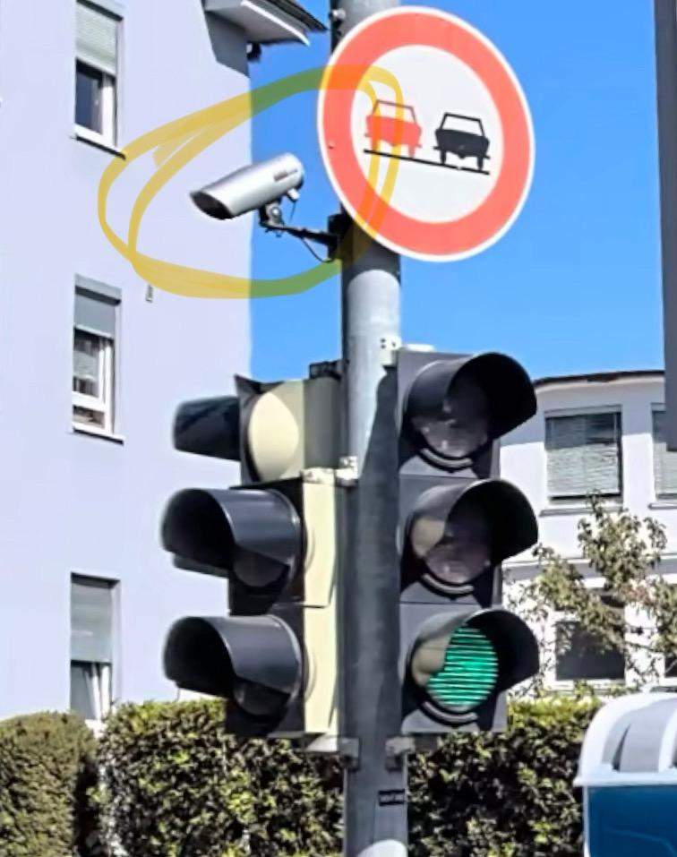 Ist das hier ein Ampelblitzer? (Auto, Straßenverkehr, Verkehrsrecht)