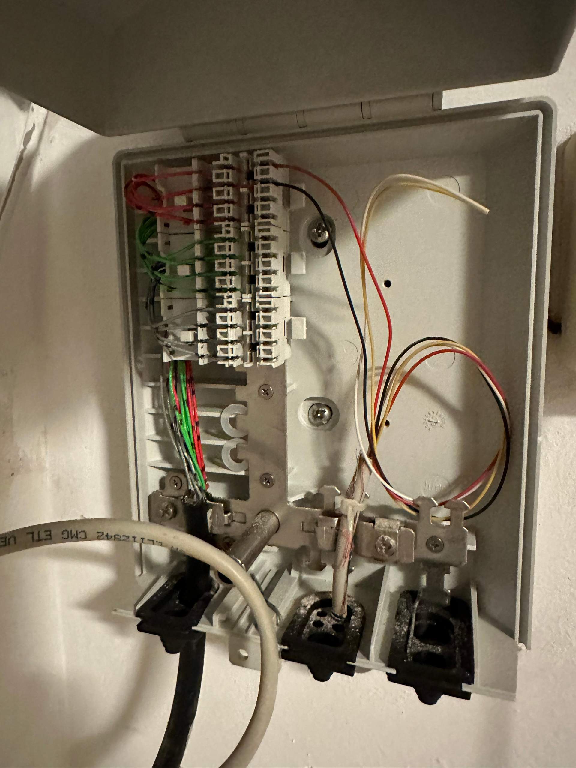 Ist das hier mein Netzwerk Verteiler? (Internet, LAN, WLAN-Router)