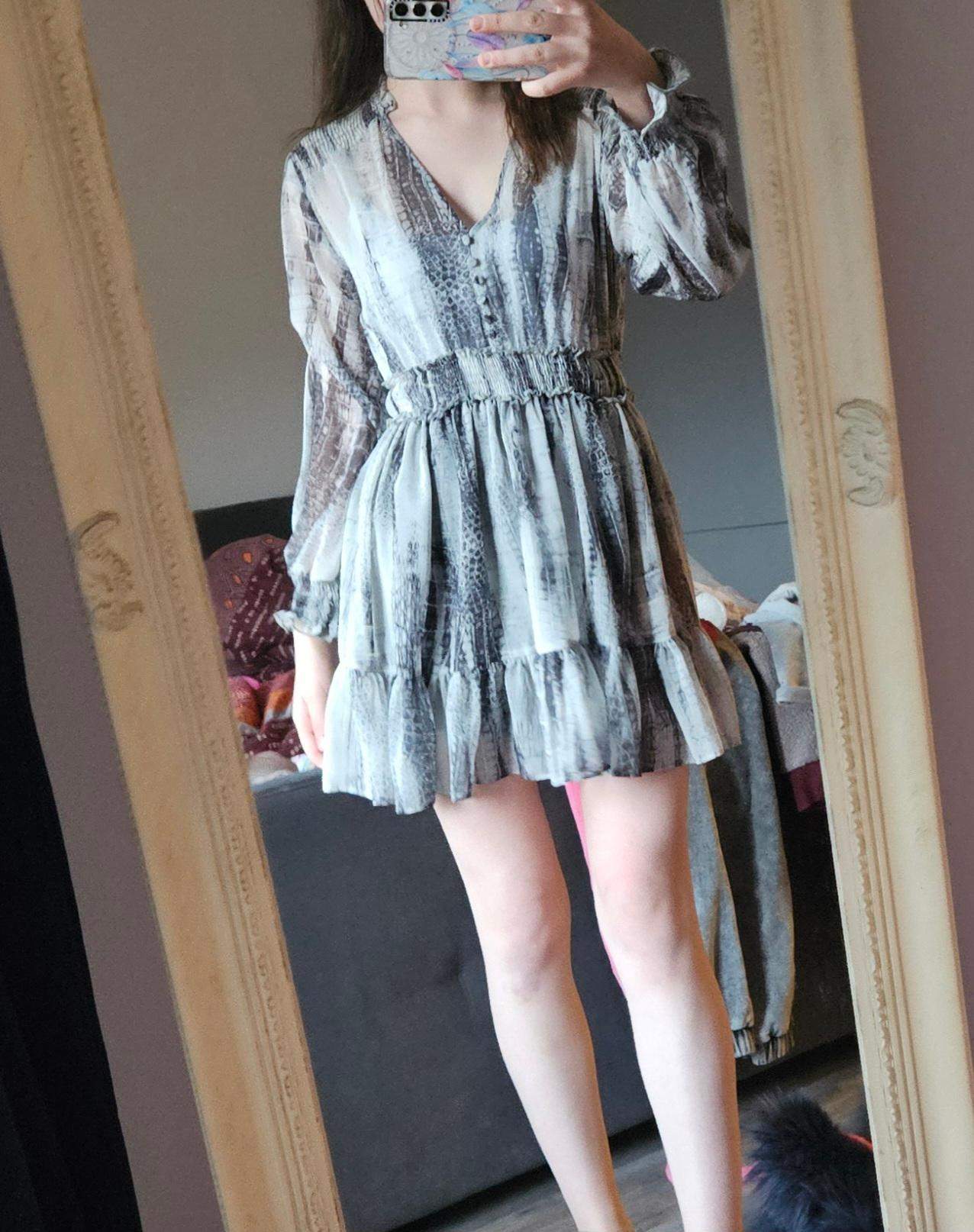 Ist das Kleid für eine Taufe in der Kirche zu kurz? (Frauen, Kleidung ...