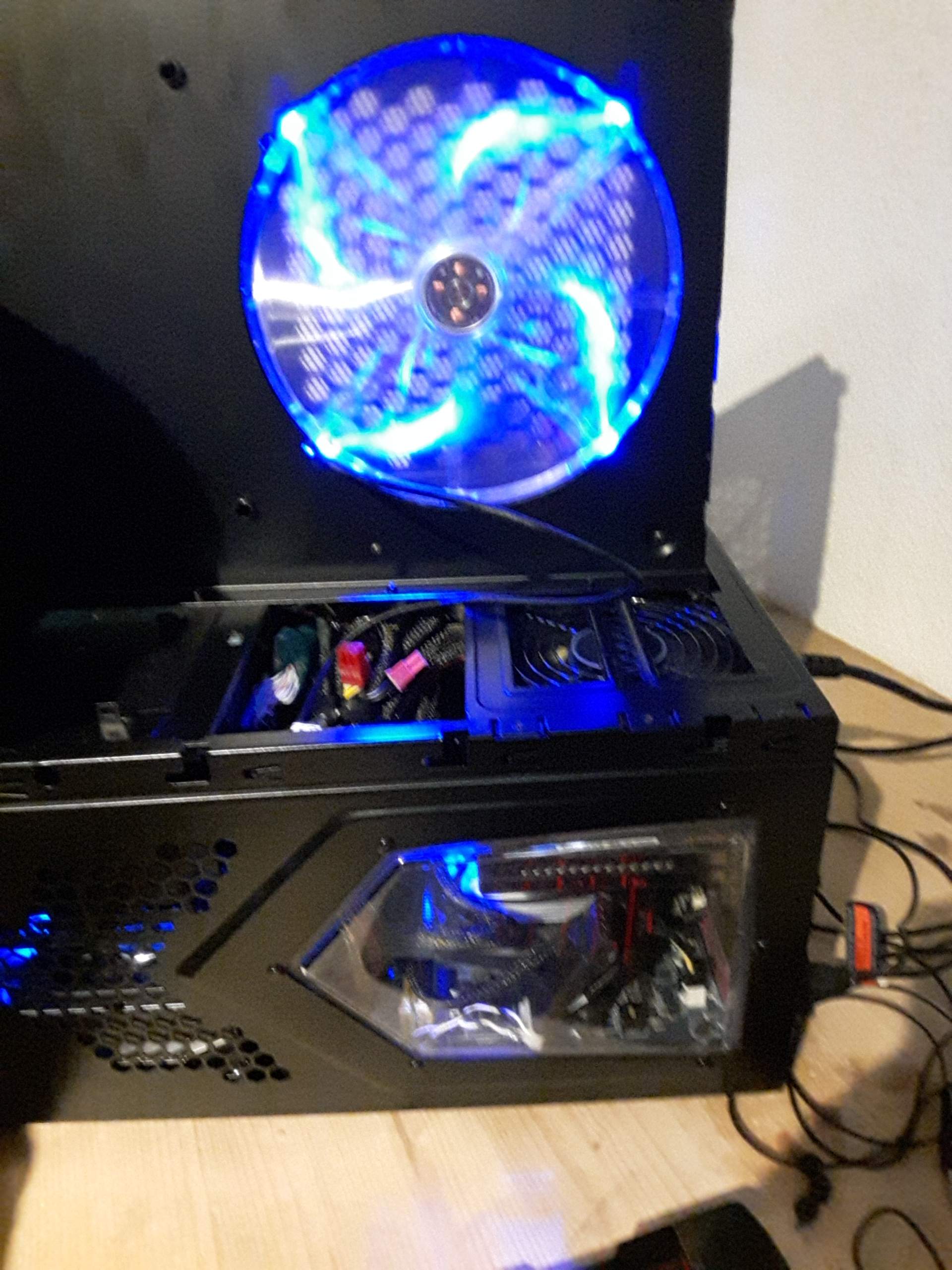 Ist das Netzteil falsch rum ? (Computer, PC, Hardware)