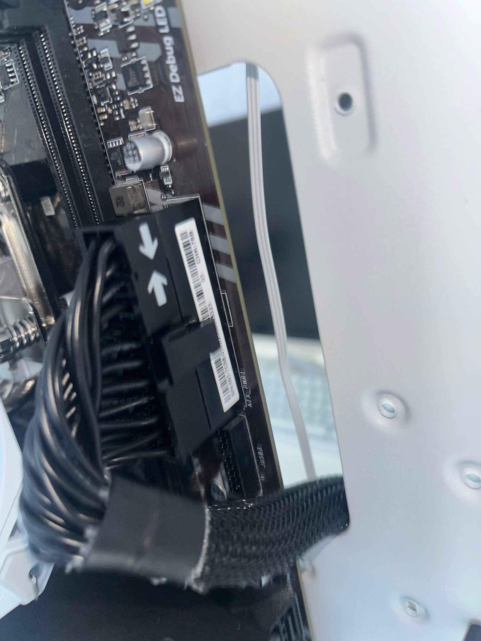 Ist der 24 Pin Stecker richtig drinne? (Gaming PC, Mainboard, Nvidia)