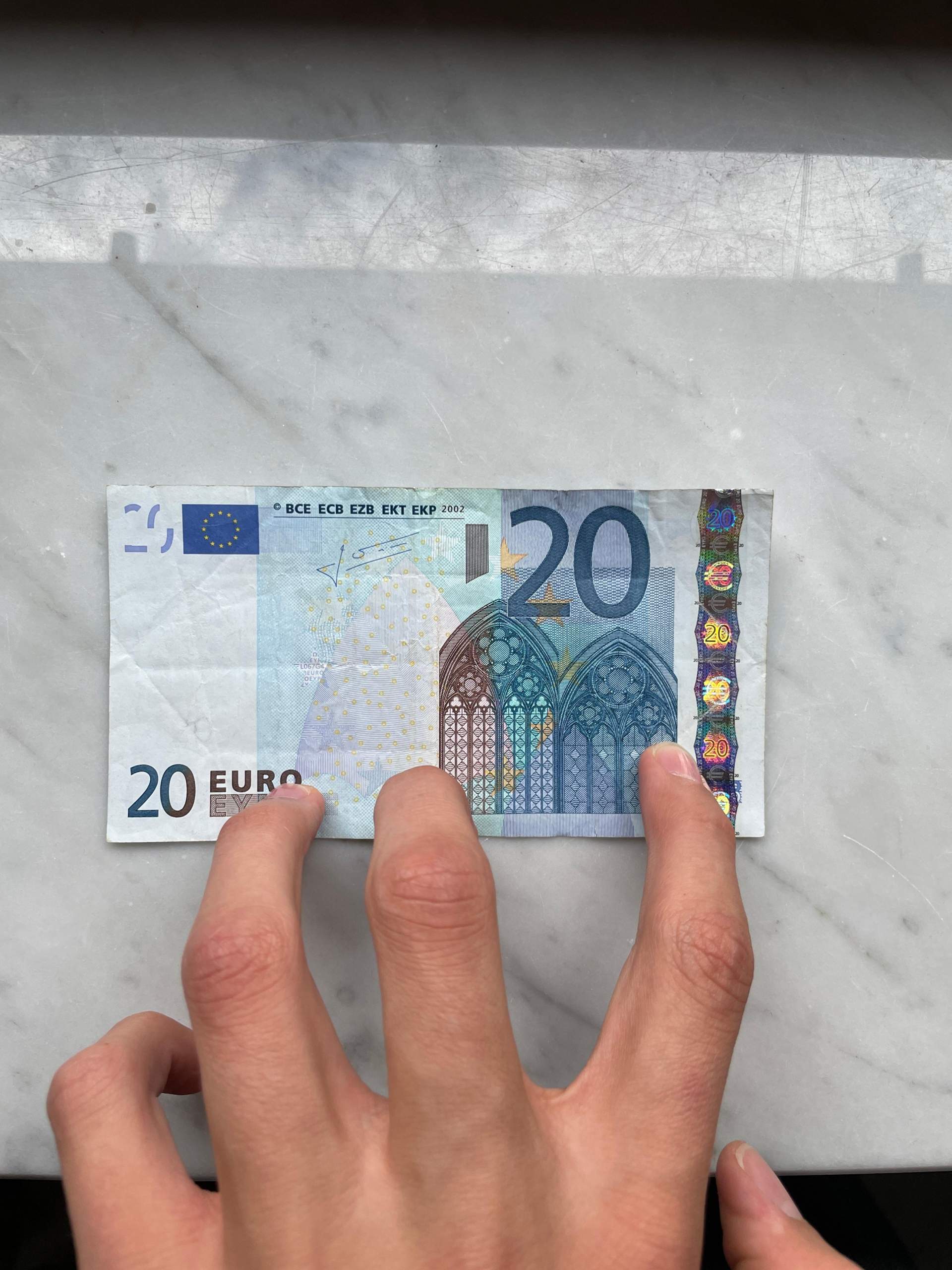 Ist der mehr wert als 20€? (Geld, Euro, Banknoten)
