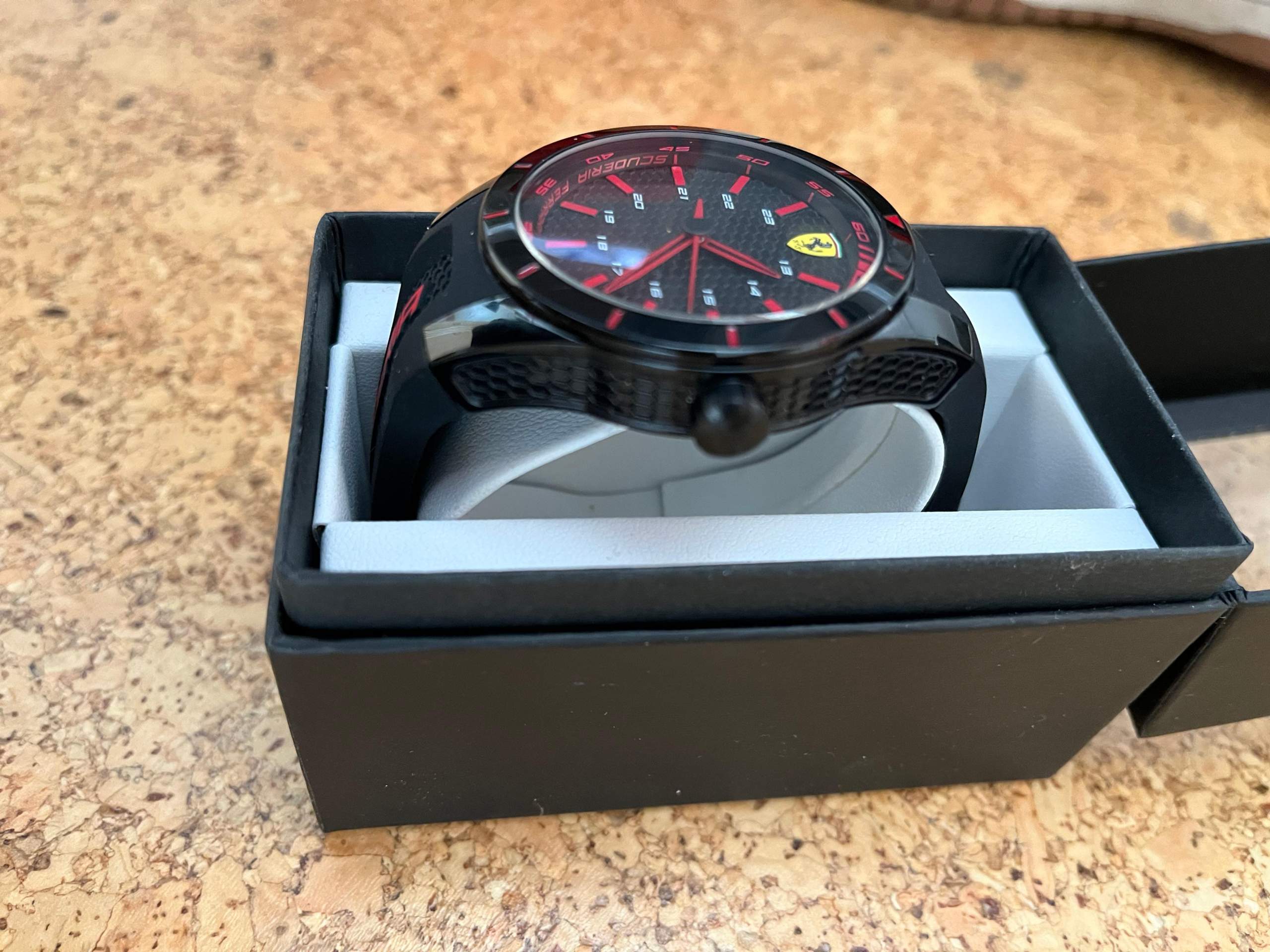 Ist diese Ferrari Uhr echt?