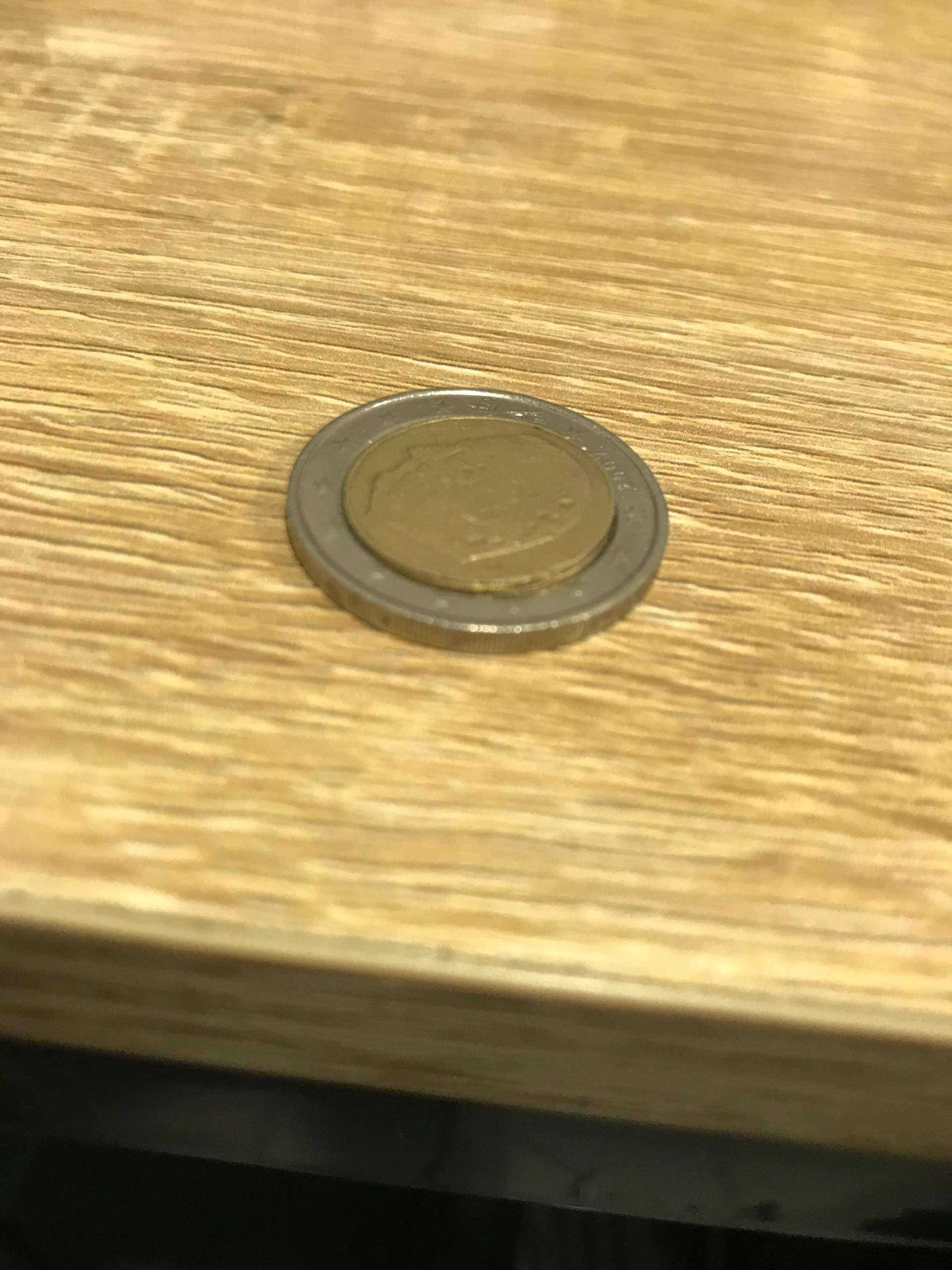 Ist diese Münze kaputt gemacht worden?oder interessant für Münz Sammler ...