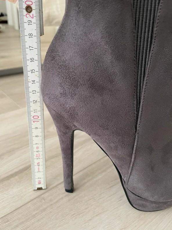 Ist dieser Absatz zu hoch? (Stiefel, High Heels, Boots)