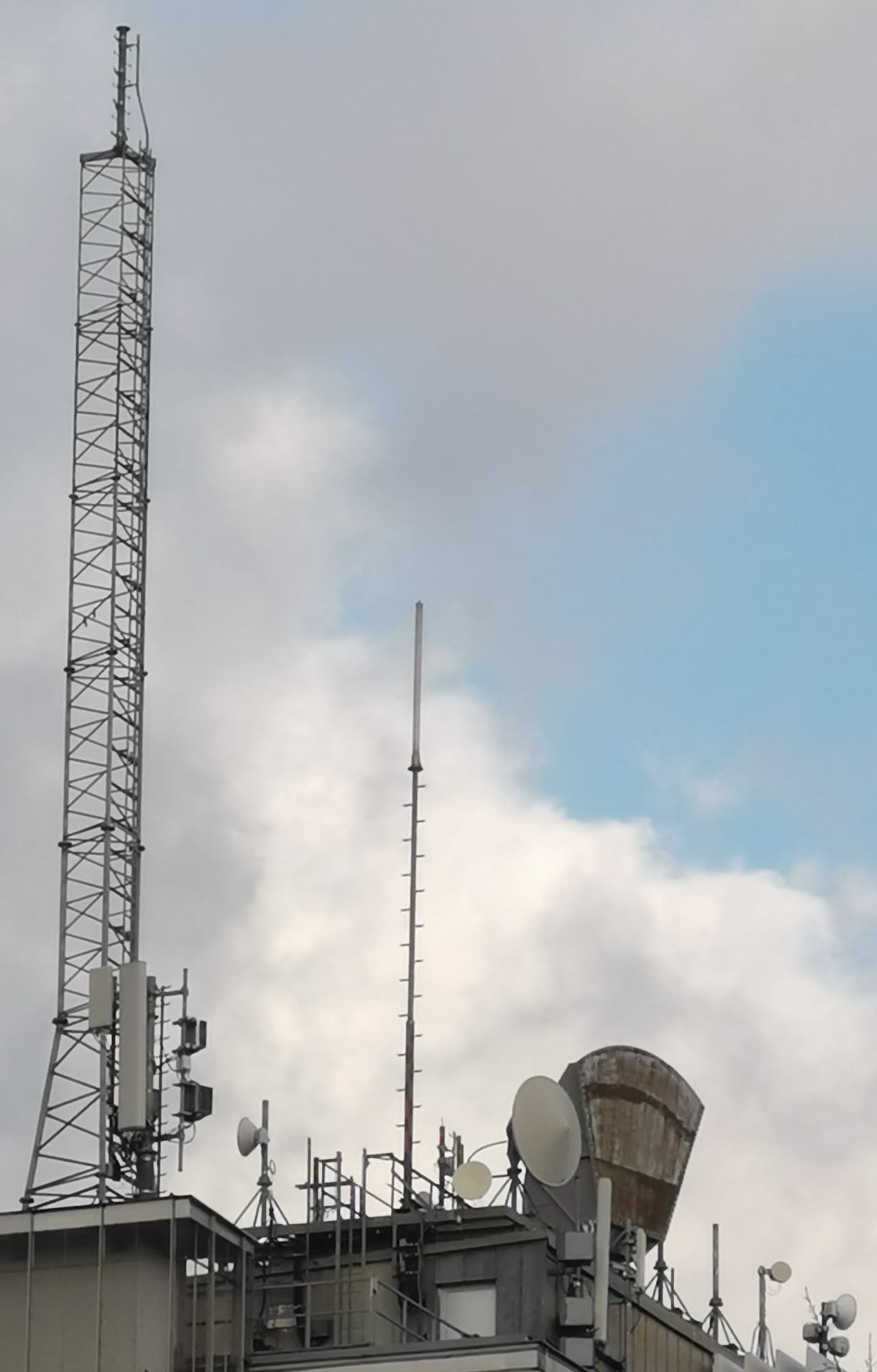 Ist dieser Funkmast funktionstüchtig? (Technik, Internet, Physik)