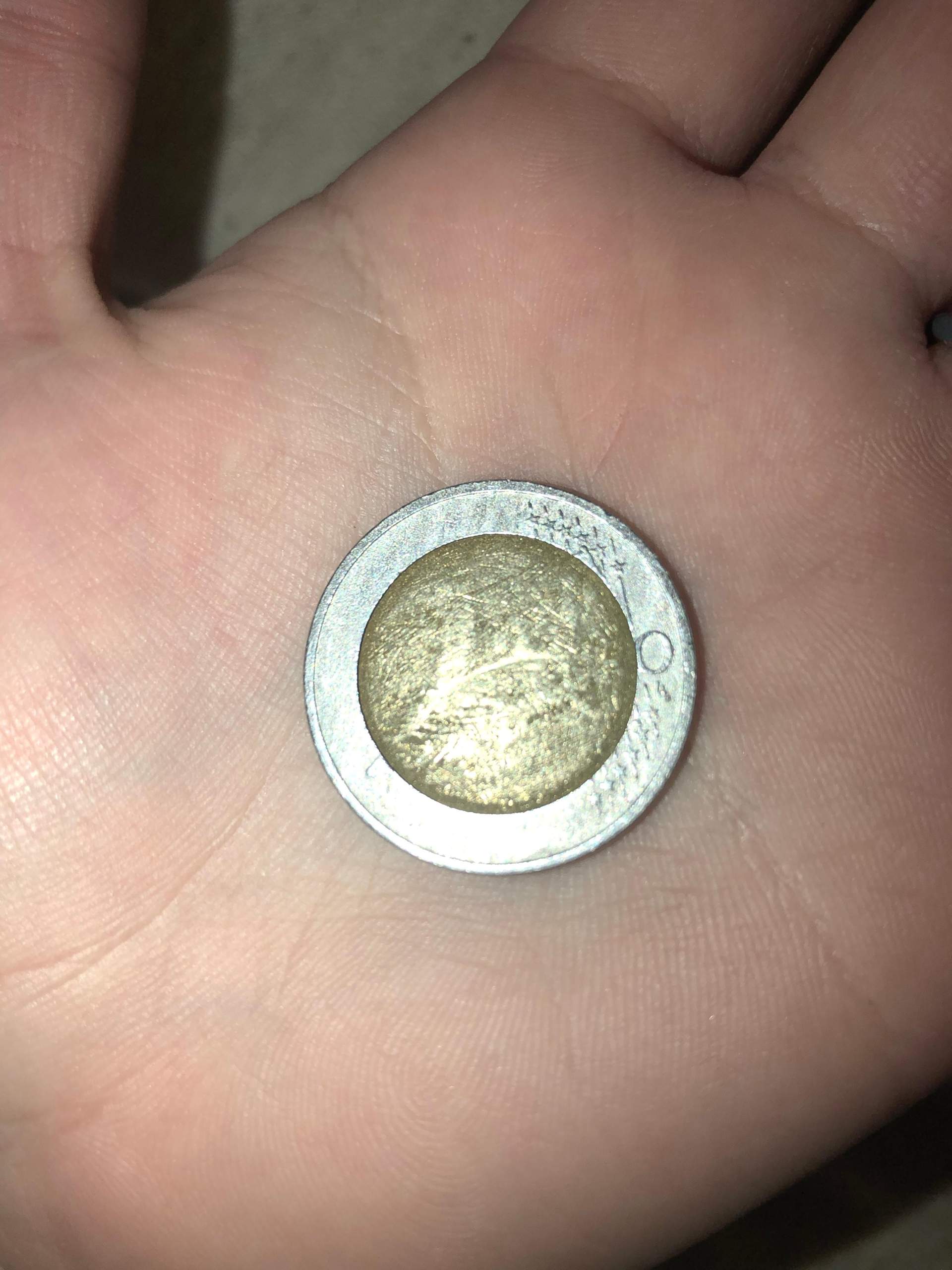 ist dieses 2 Euro Stück was wert oder kaputt? (Geld, Europa, Münzen)