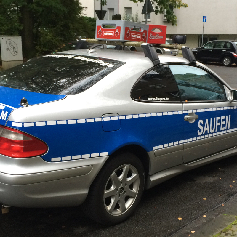 Ist es erlaubt, ein Polizeiauto so dreist zu faken? (Foto) (Gesetz ... Ist es erlaubt, ein Polizeiauto so dreist zu faken? (Foto) (Gesetz ...