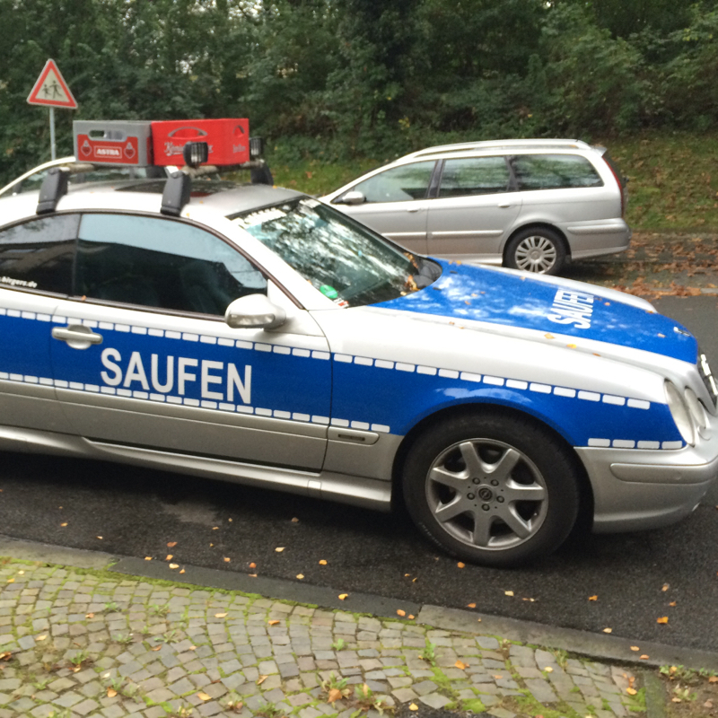 Ist es erlaubt, ein Polizeiauto so dreist zu faken? (Foto) (Gesetz ... Ist es erlaubt, ein Polizeiauto so dreist zu faken? (Foto) (Gesetz ...