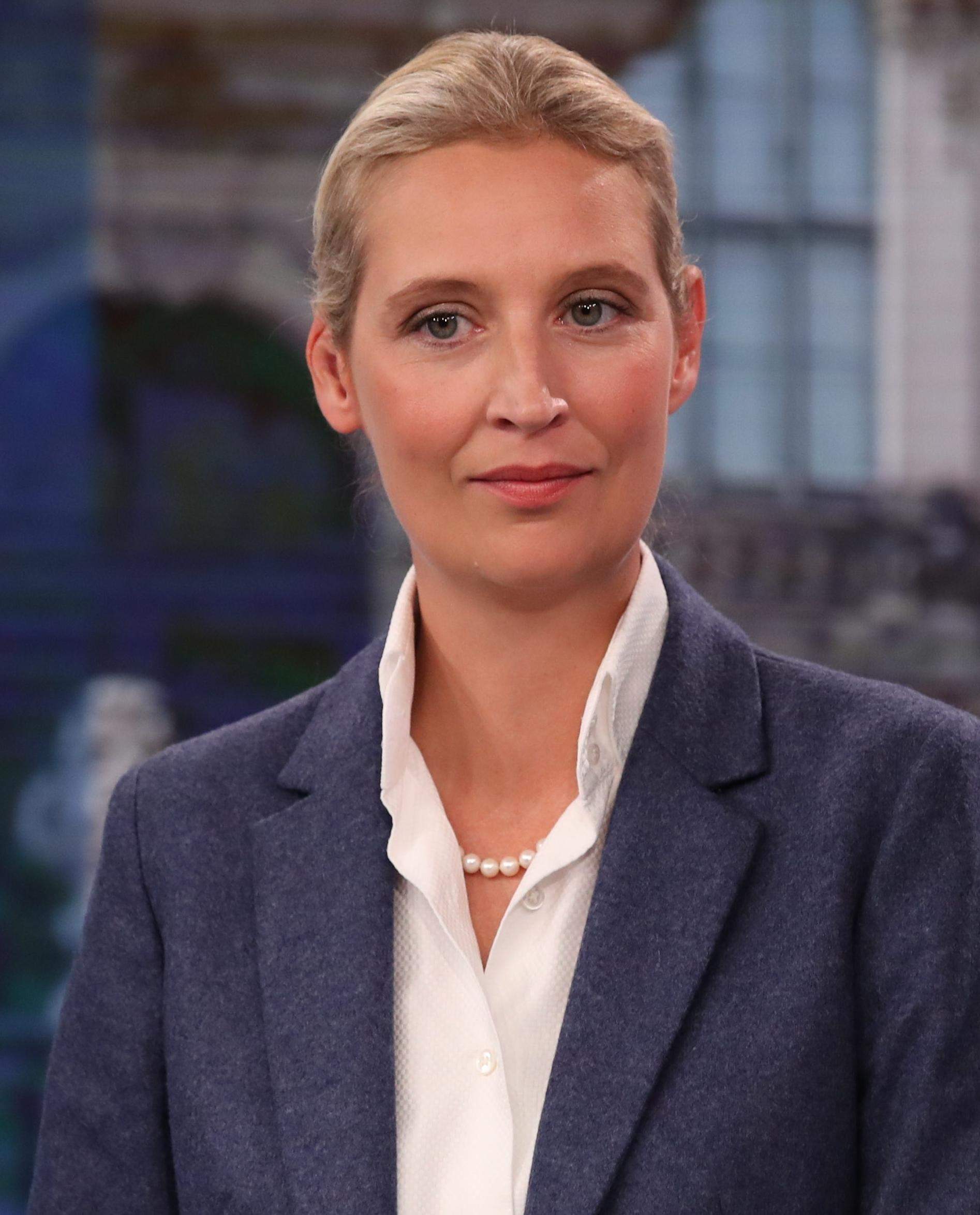 Ist es normal das ich Alica Weidel total heiß finde? (Frauen ...