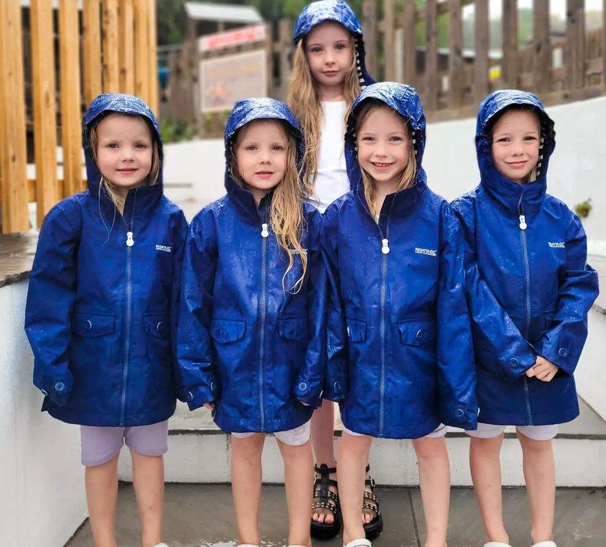 Ist es normal, dass Vierlinge immer so verschieden aussehen? (Mädchen ...