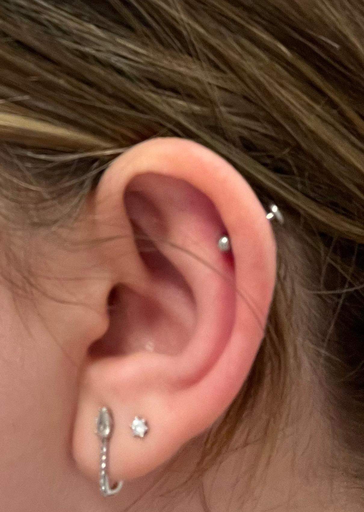 Ist mein Helix schief gestochen? (Piercing, Ohrknorpelpiercing)