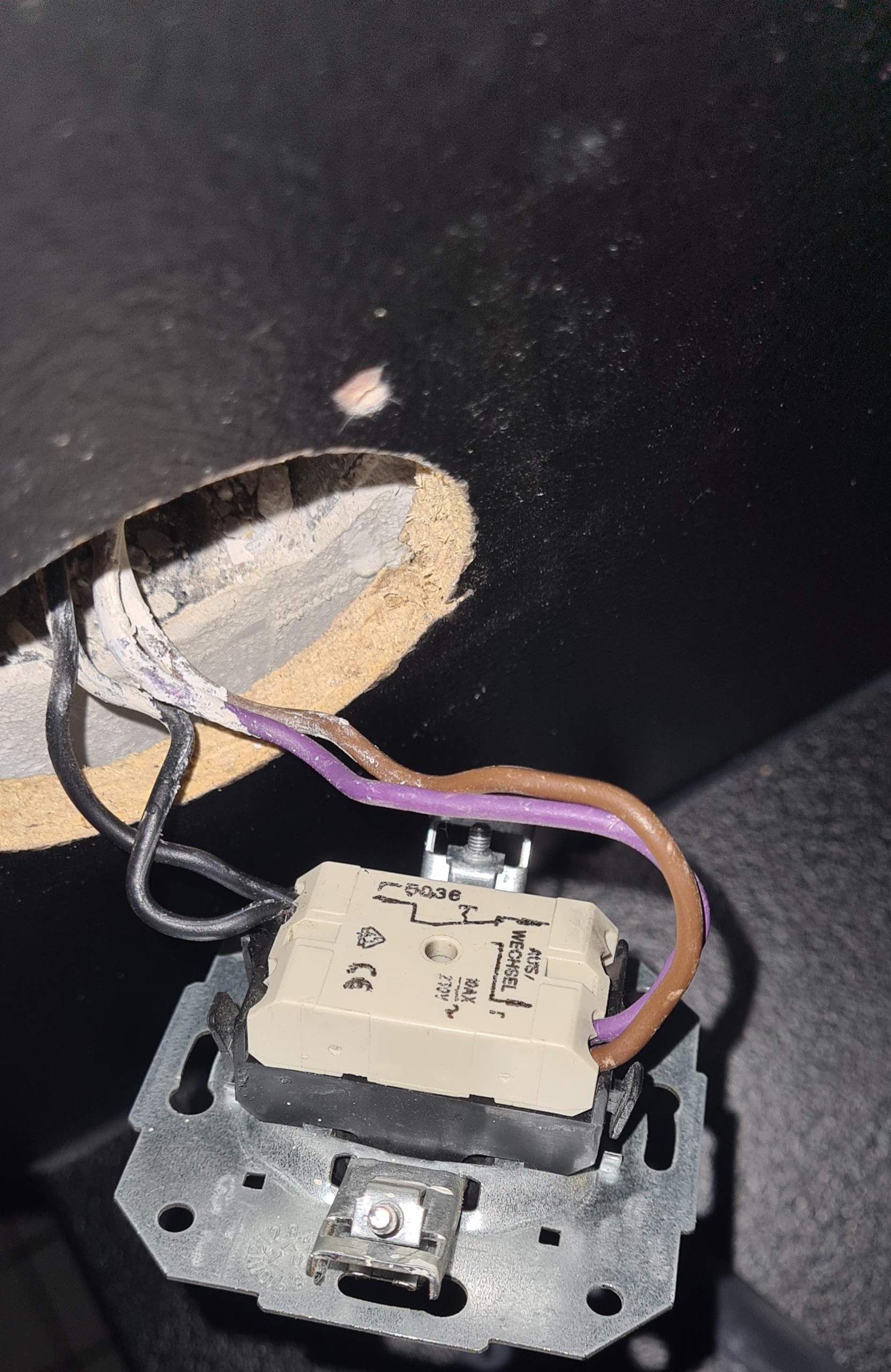 Ist mein Lichtschalter richtig verbunden? (Strom, Elektrik, Elektrotechnik)