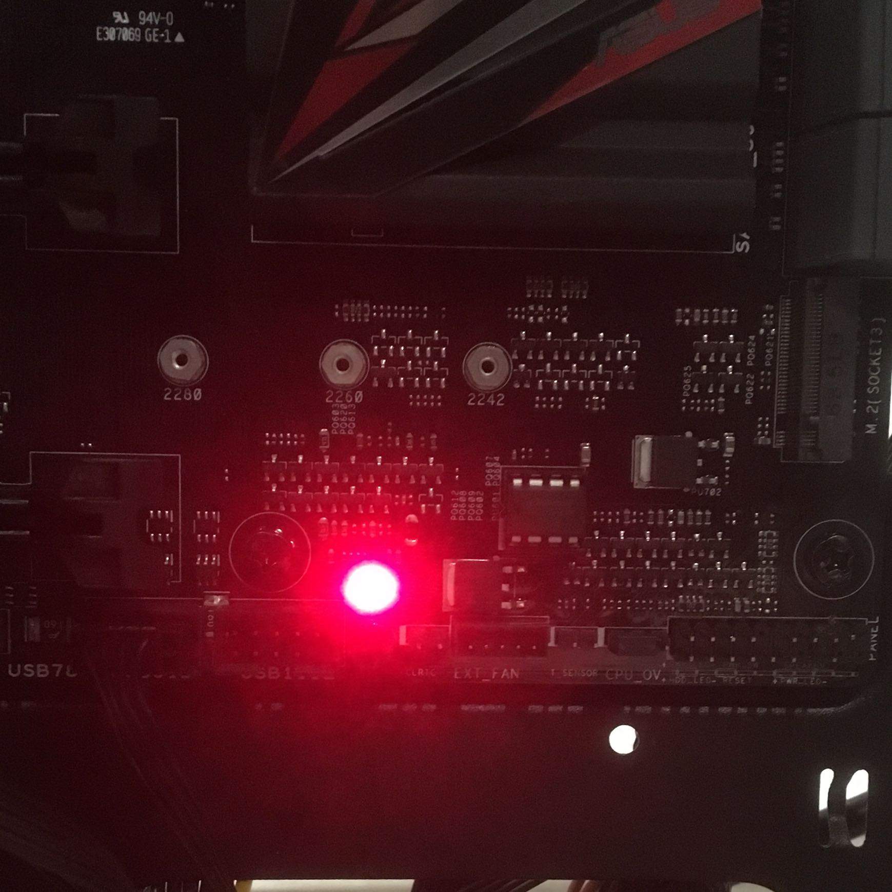 Ist mein Mainboard kaputt oder was bedeuten die roten LEDs? (Computer ...