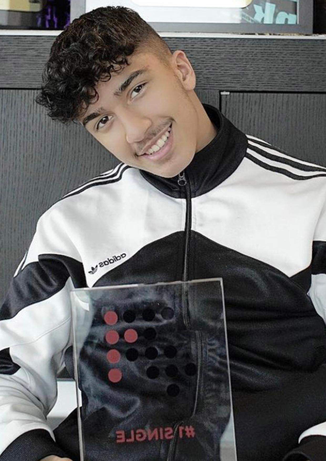 Ist Mero aus Deutschland Euer Typ? Ein paar aktuelle Bilder sind dabei ...