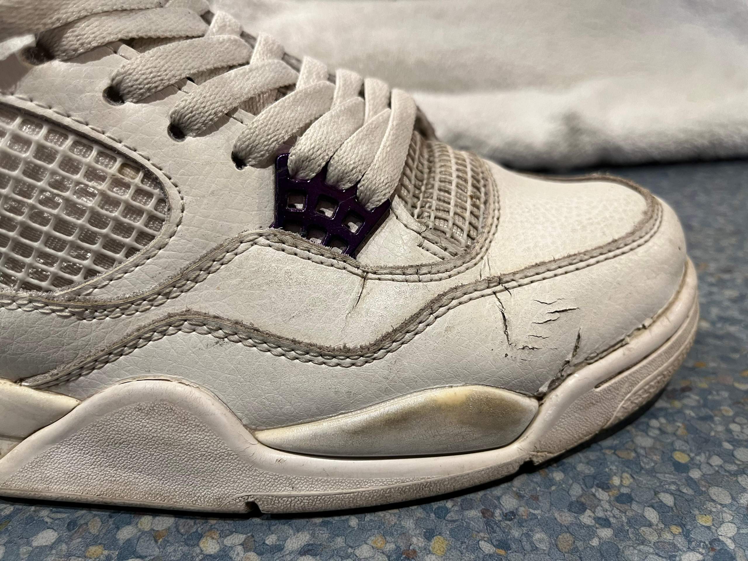 Jordan Metallic Leder reißt auf und platzt ab? (Schuhe, Nike, Sneaker)