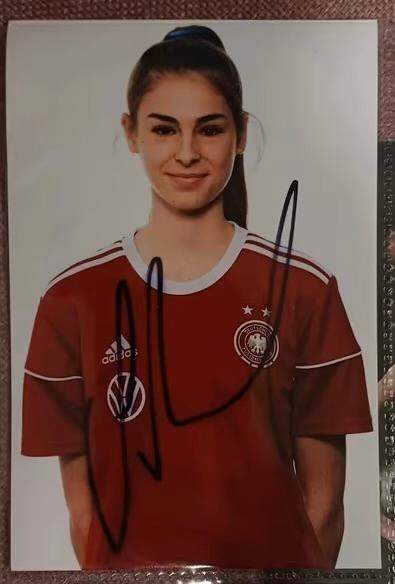 Jule Brand Autogramm? (Fußball, Name, eBay)