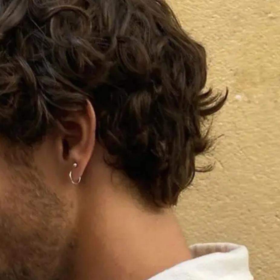 Jungs mit Ohrringen? (Ohrringe, Ohrloch, Ohrpiercing)