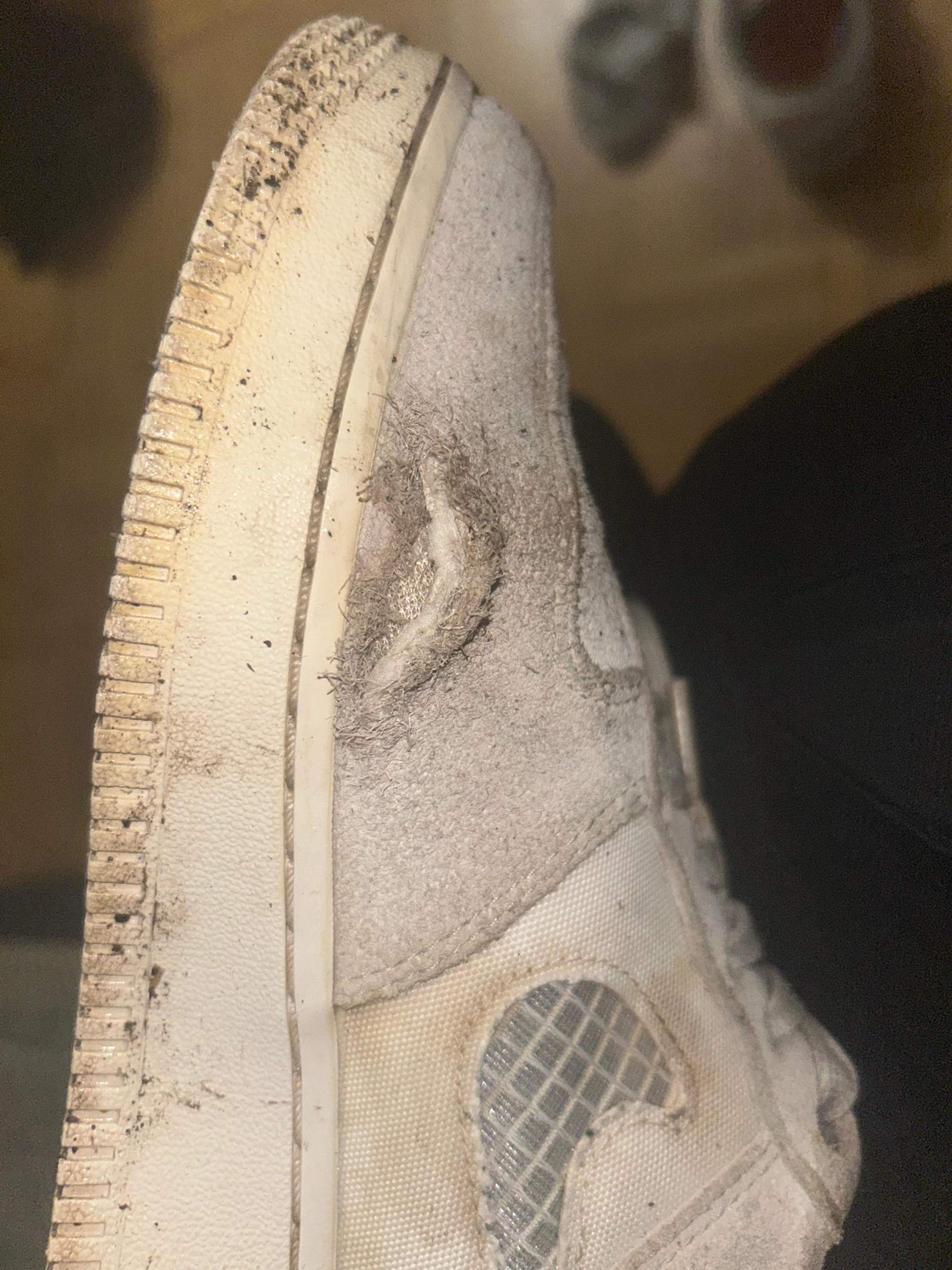 Kann ich die Stelle am Schuh reparieren lassen? (Sneaker)