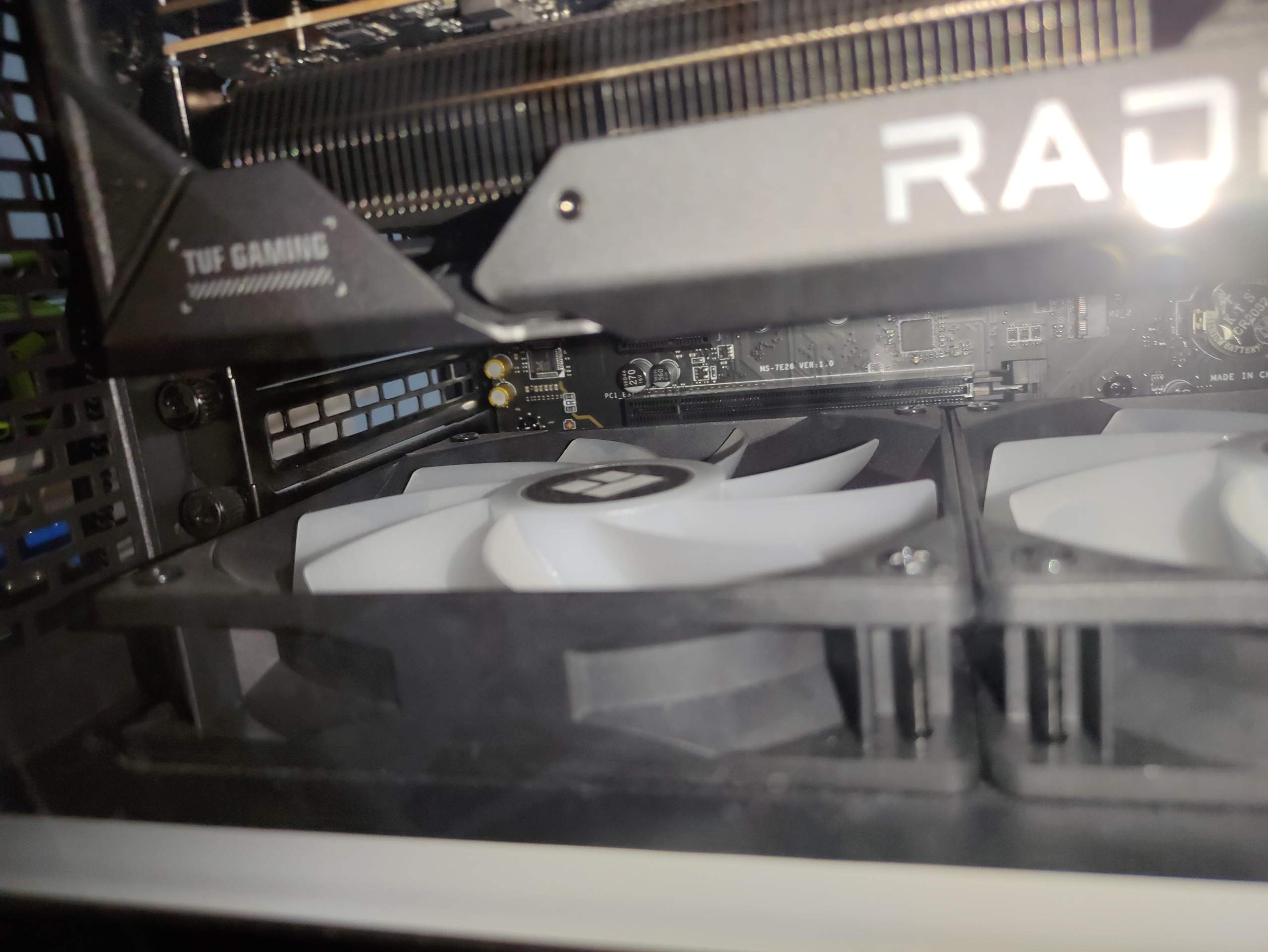Kann ich ein Vertikalen GPU mount benutzen? (Gaming PC, AMD)
