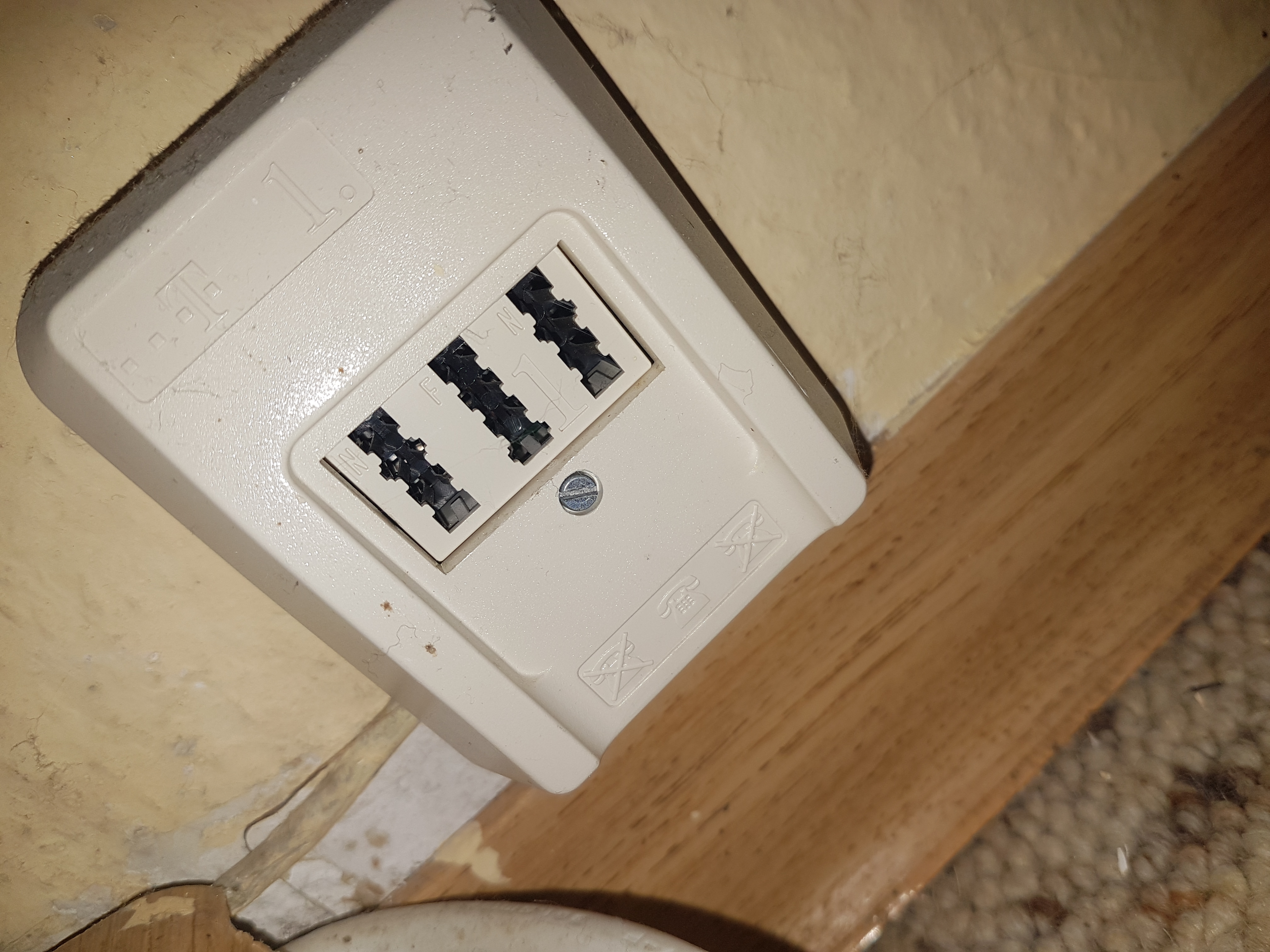 Kann ich in die 1.TAE Dose ein DSL Anschlusskabel direkt zum PC ...