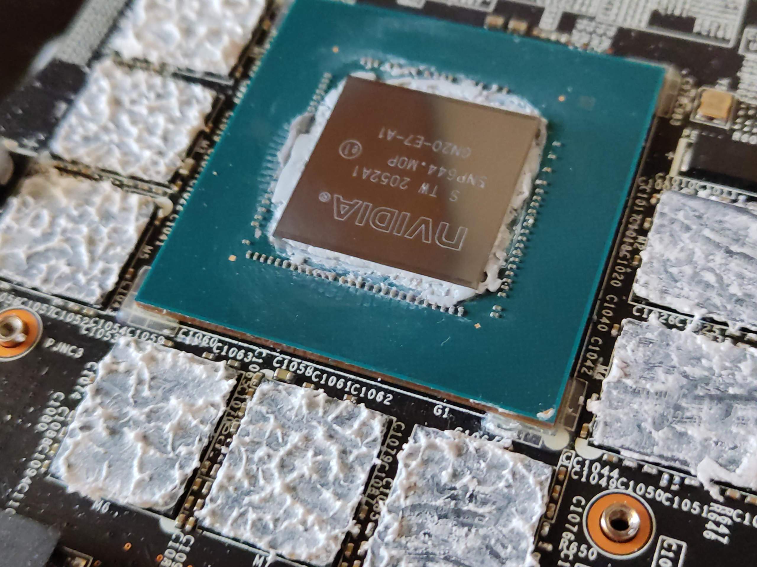 Kann Isopropanol zur Reinigung des CPU/GPU-Chips im Laptop bedenkenlos ...